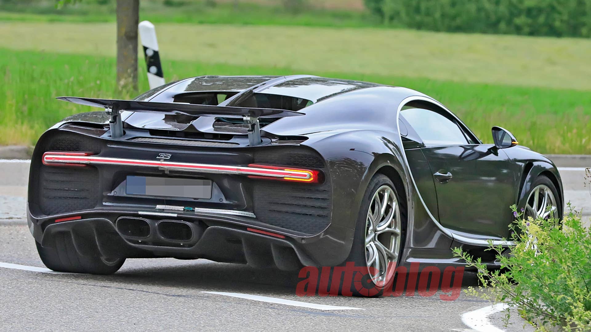 Short-tailed Bugatti Chiron Super Sport spied testing - Autoblog