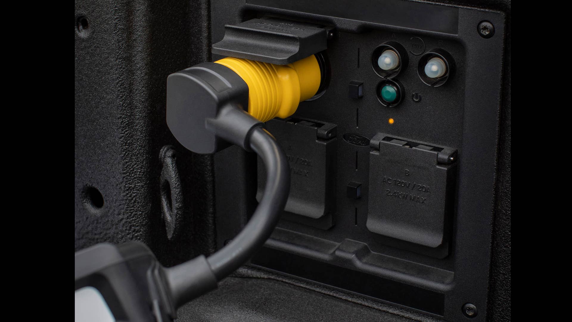 Ford F-150 Lightning and F-150 PowerBoost Hybrid can charge other EVs ...