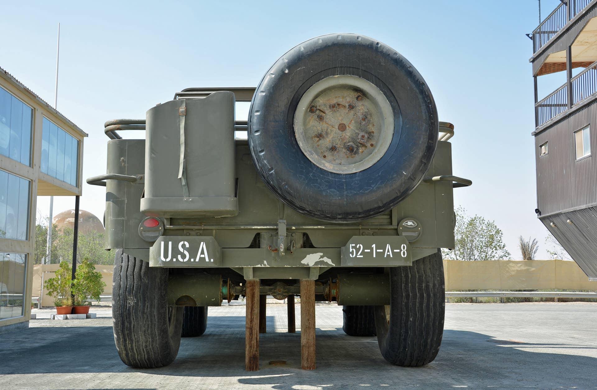 This 21-foot-tall Willys replica is the world's largest running Jeep ...