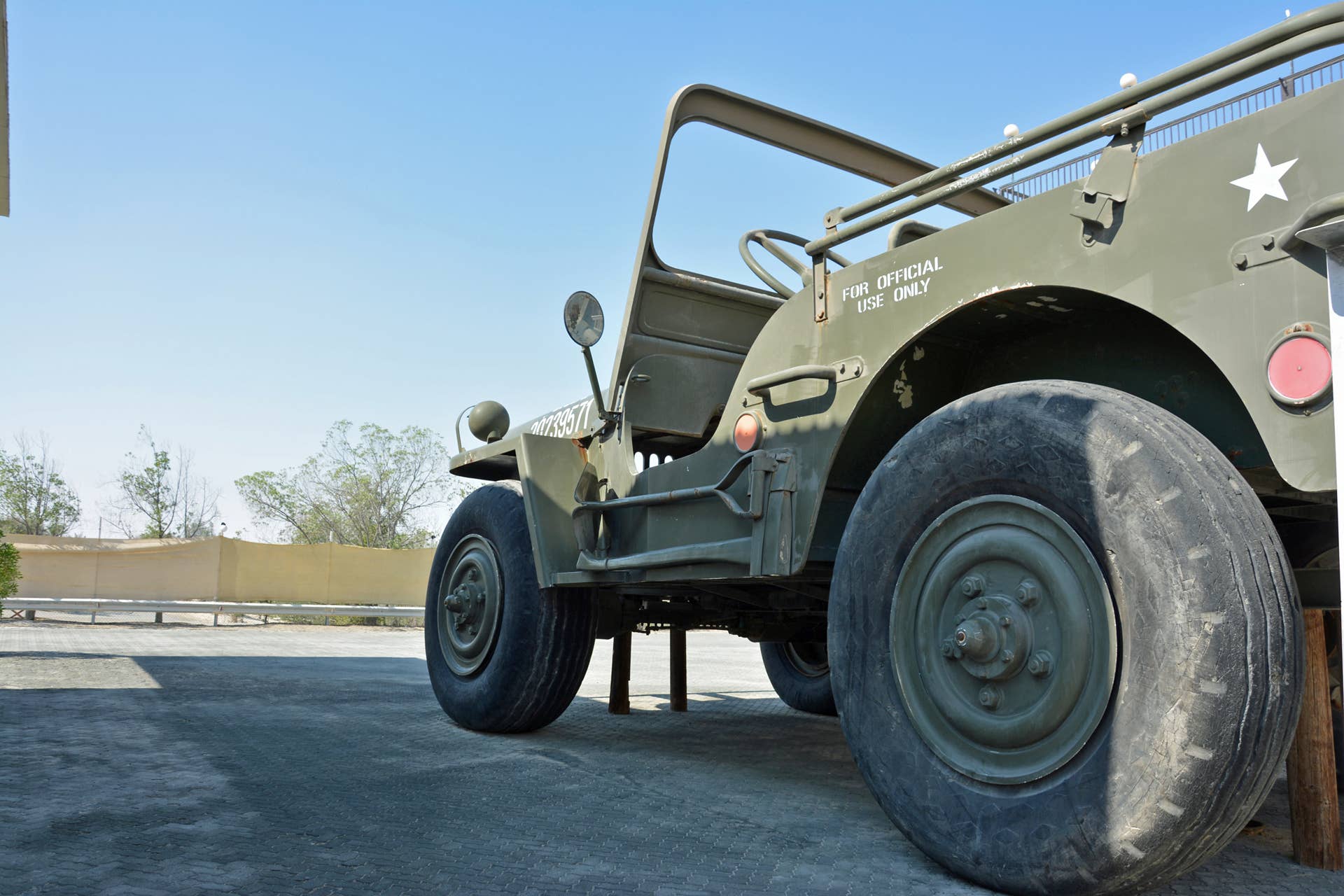 This 21-foot-tall Willys replica is the world's largest running Jeep ...