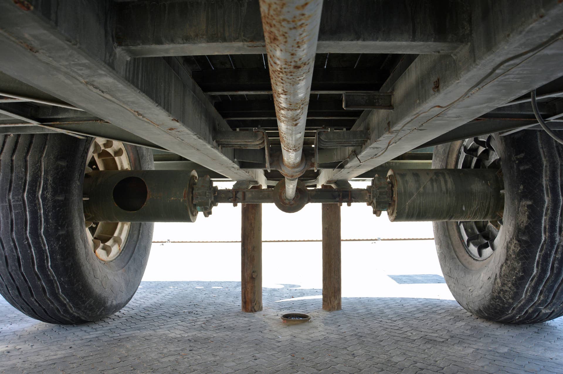 This 21-foot-tall Willys replica is the world's largest running Jeep ...