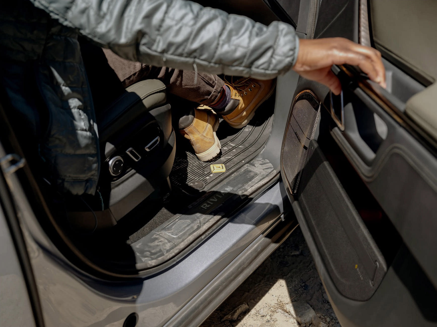 Rivian details RIT pickup's thoughtful cabin and interior features ...