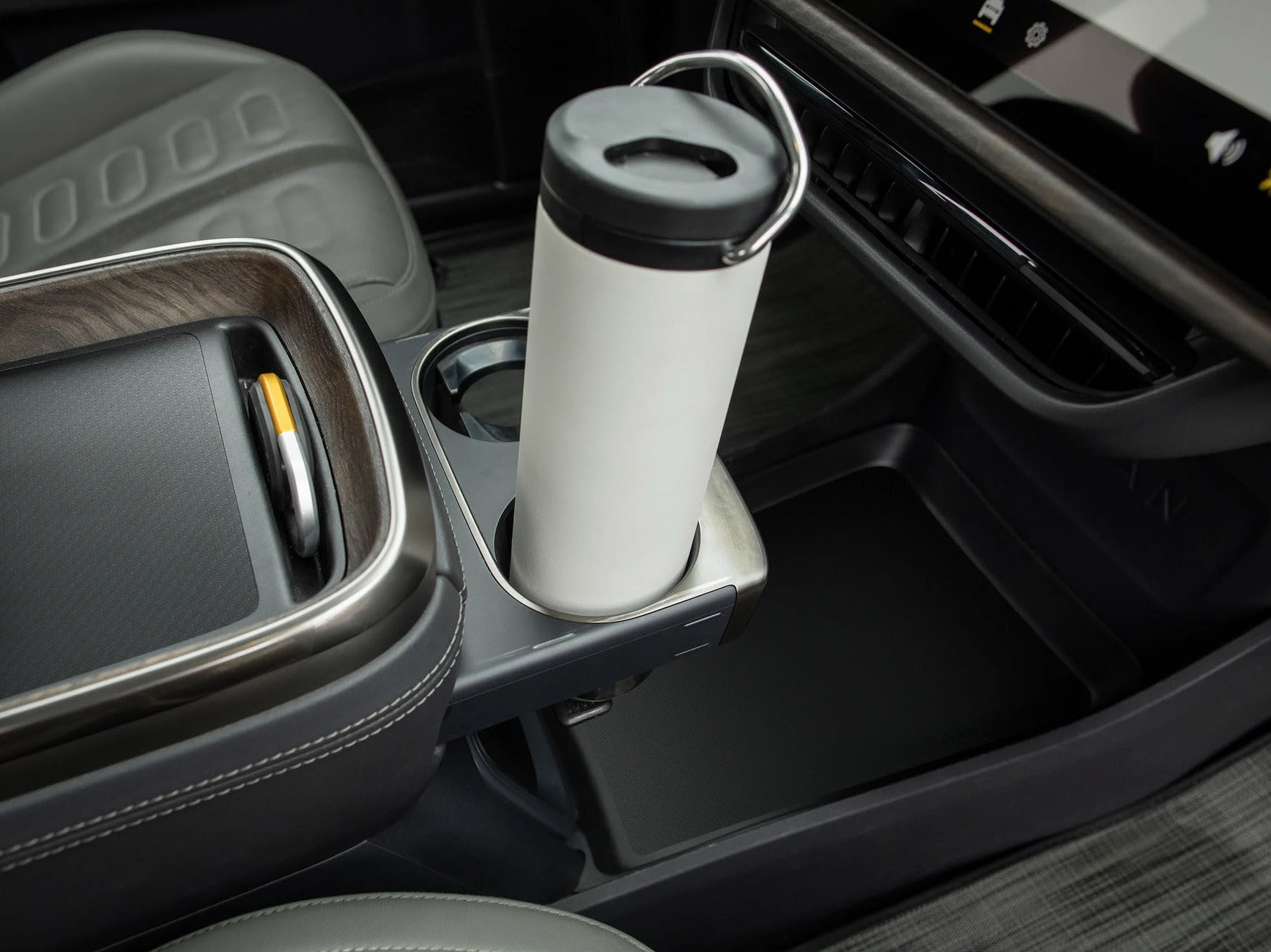 Rivian details RIT pickup's thoughtful cabin and interior features ...