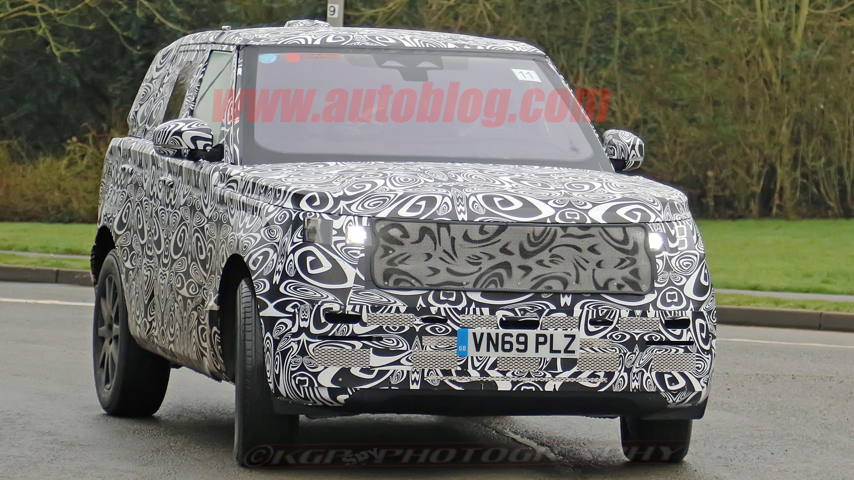 Next-gen Range Rover Sport spied for the first time with a familiar ...