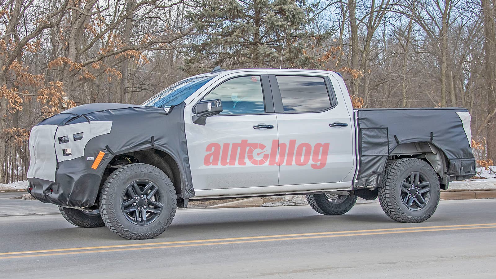 Chevy Silverado ZR2 looking bigger, more capable than Trail Boss in spy ...