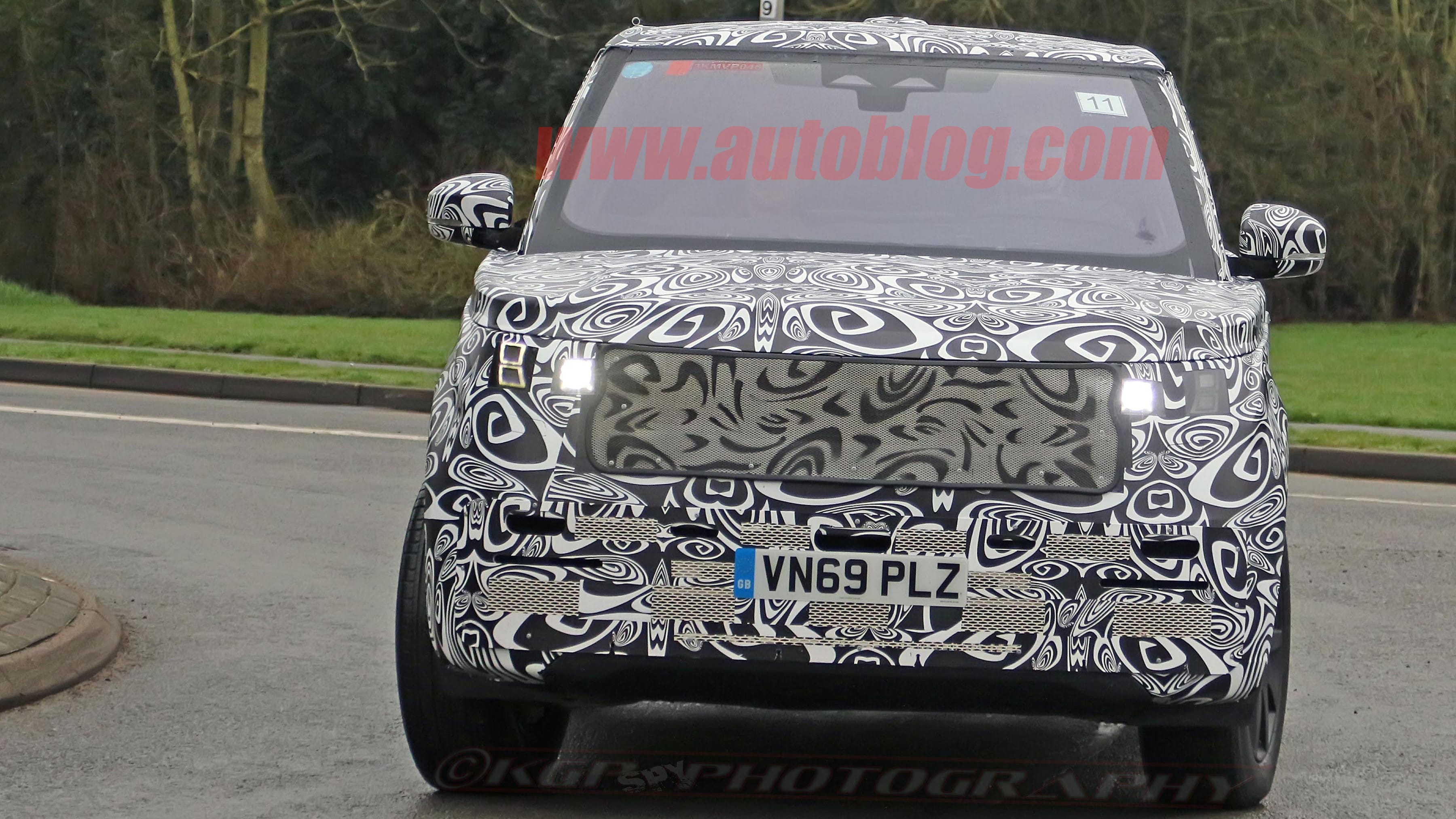 Next-gen Range Rover Sport spied for the first time with a familiar ...