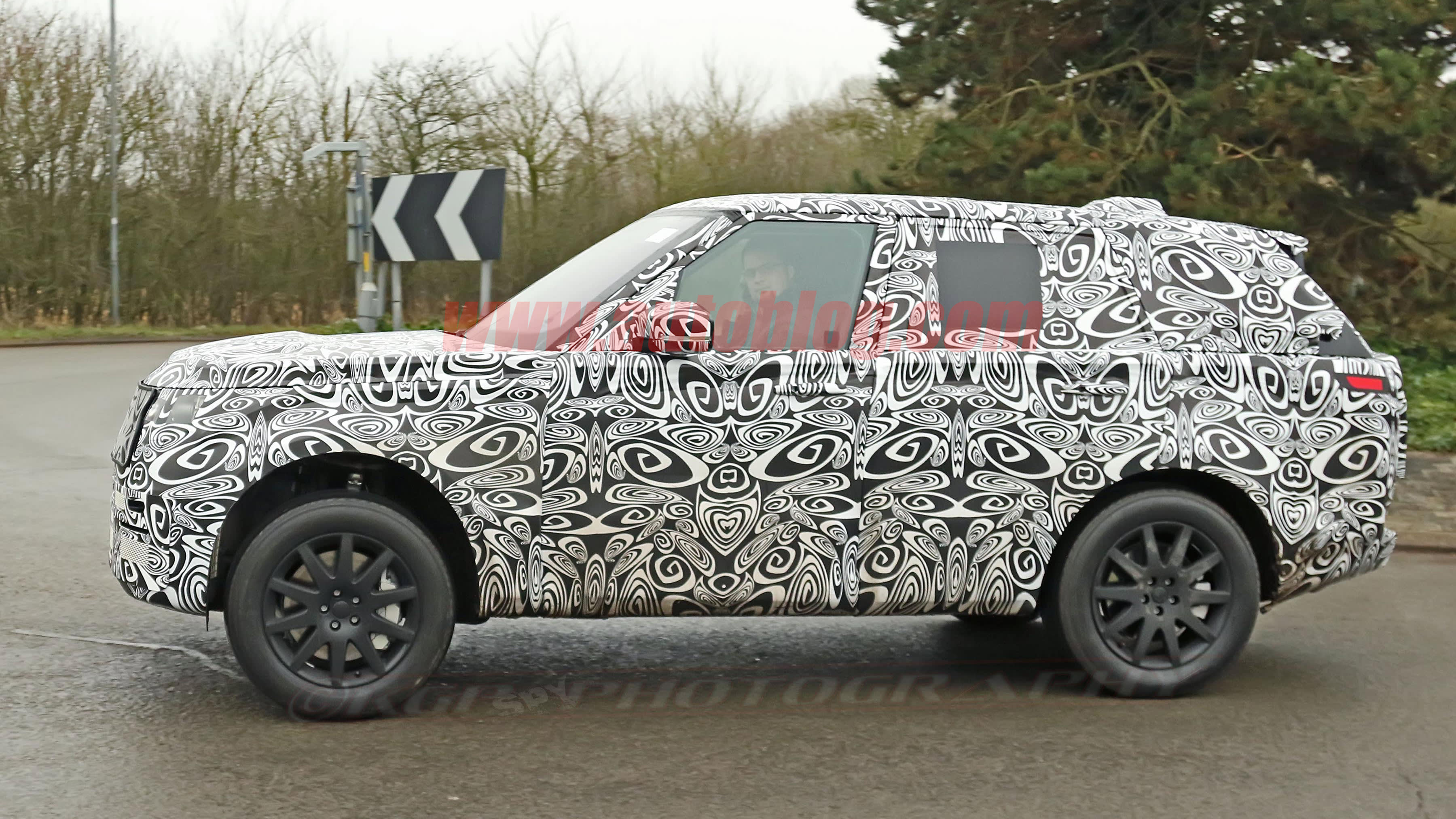 Next-gen Range Rover Sport spied for the first time with a familiar ...
