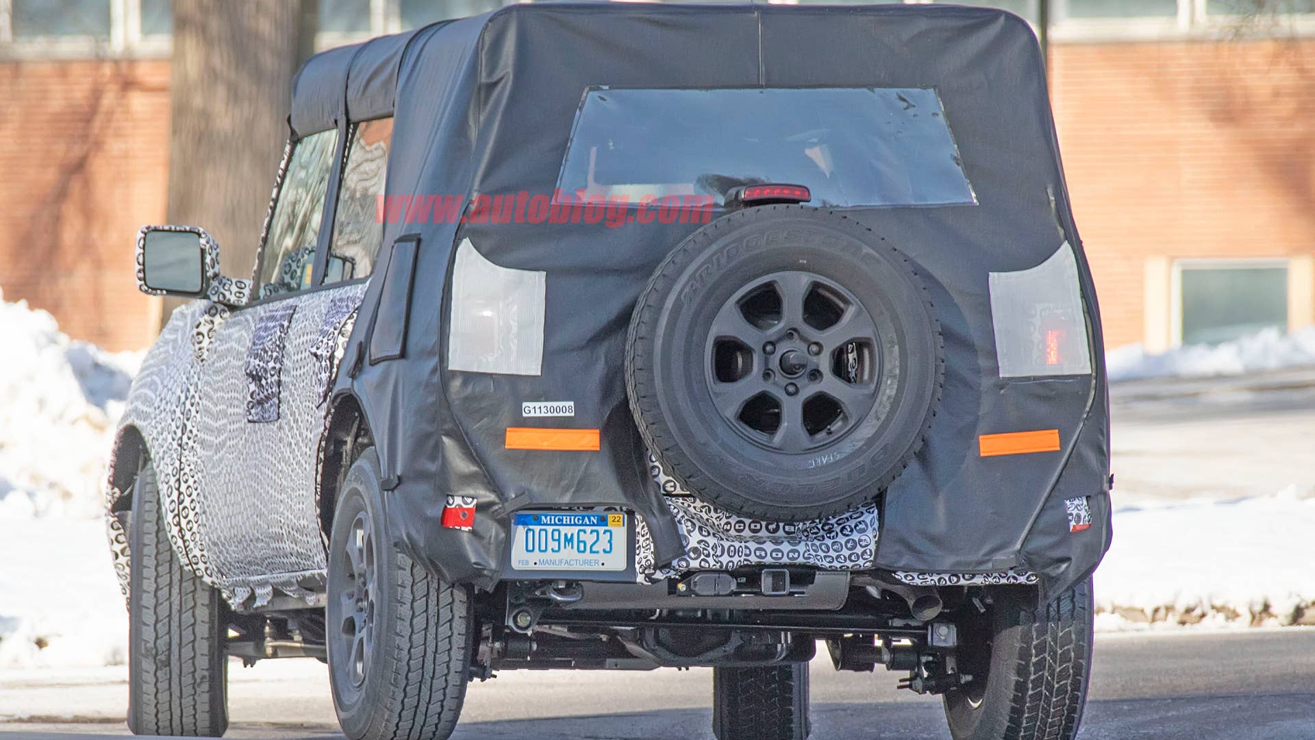 2021 Ford Bronco close-ups reveal suspension and removable roof
