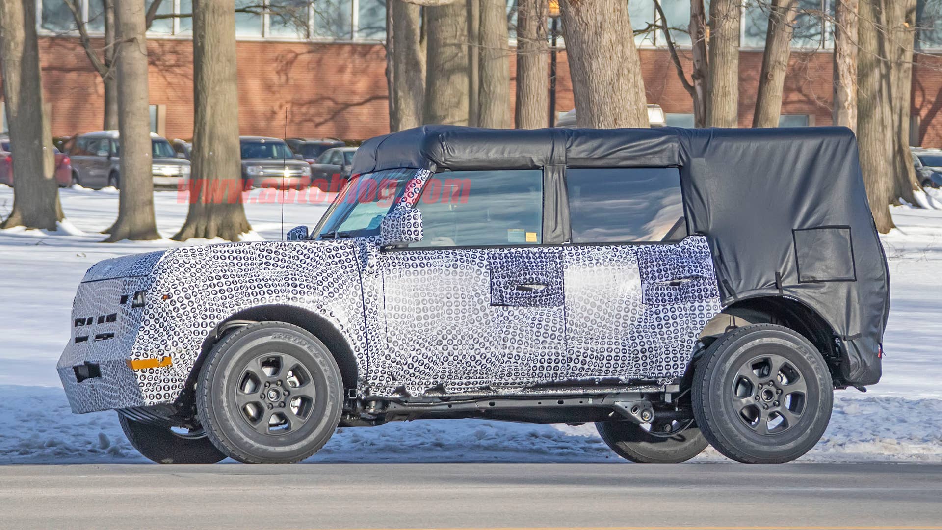 2021 Ford Bronco close-ups reveal suspension and removable roof