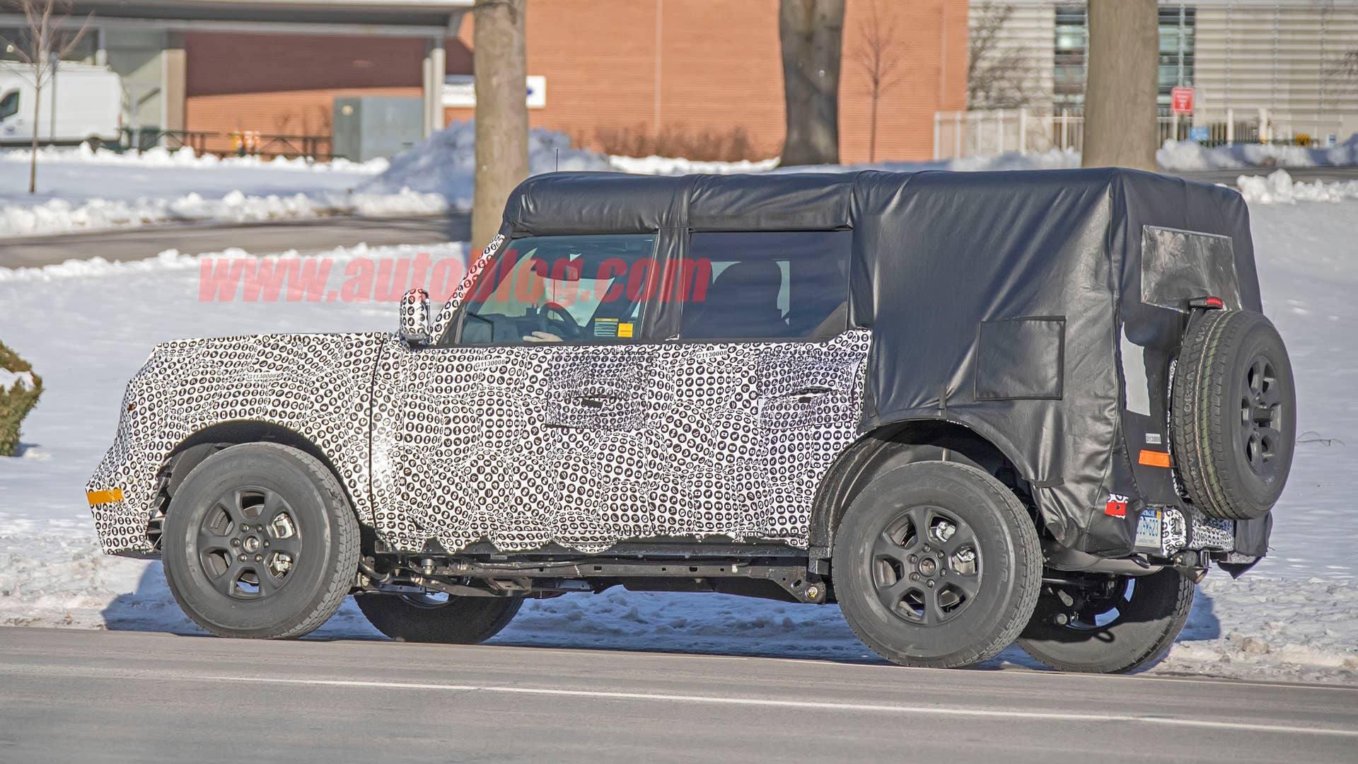 2021 Ford Bronco close-ups reveal suspension and removable roof