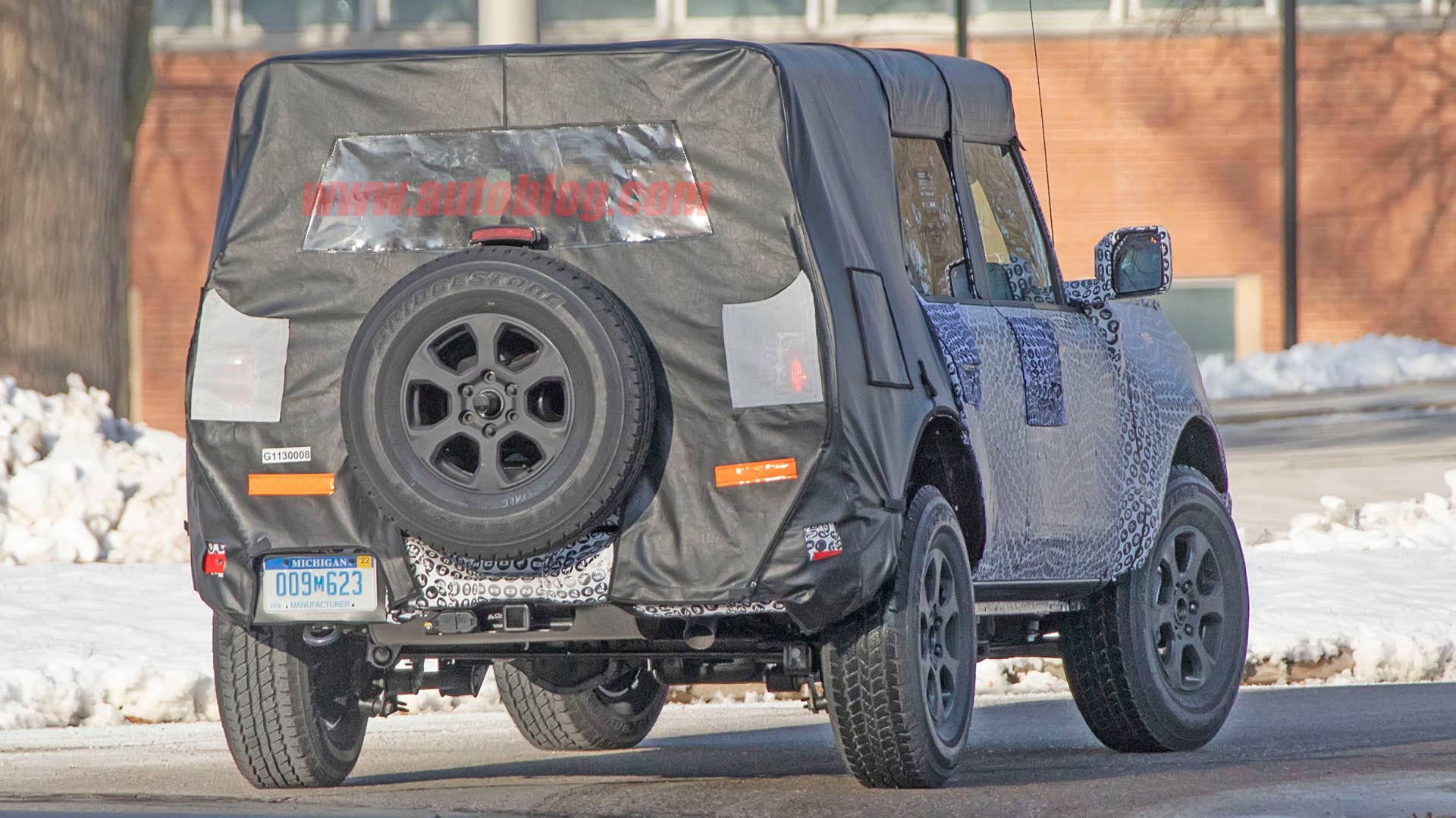 2021 Ford Bronco close-ups reveal suspension and removable roof