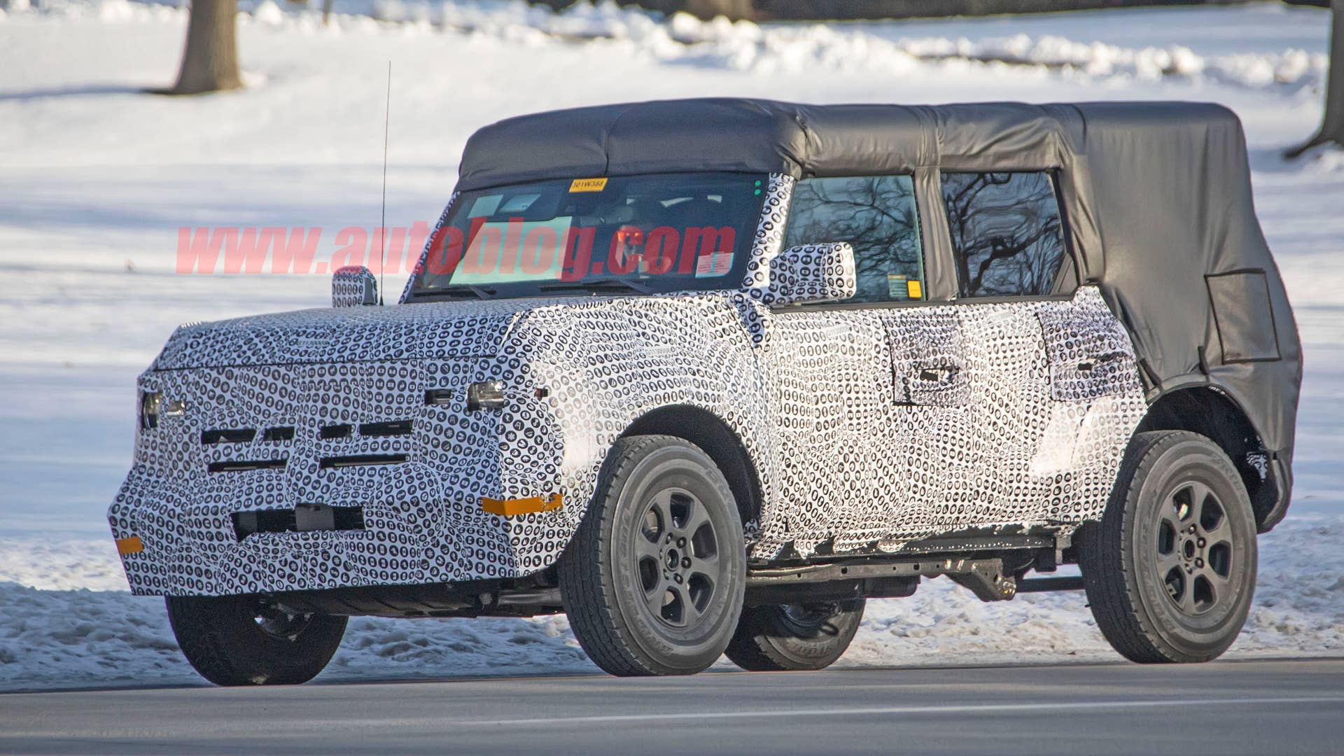2021 Ford Bronco close-ups reveal suspension and removable roof