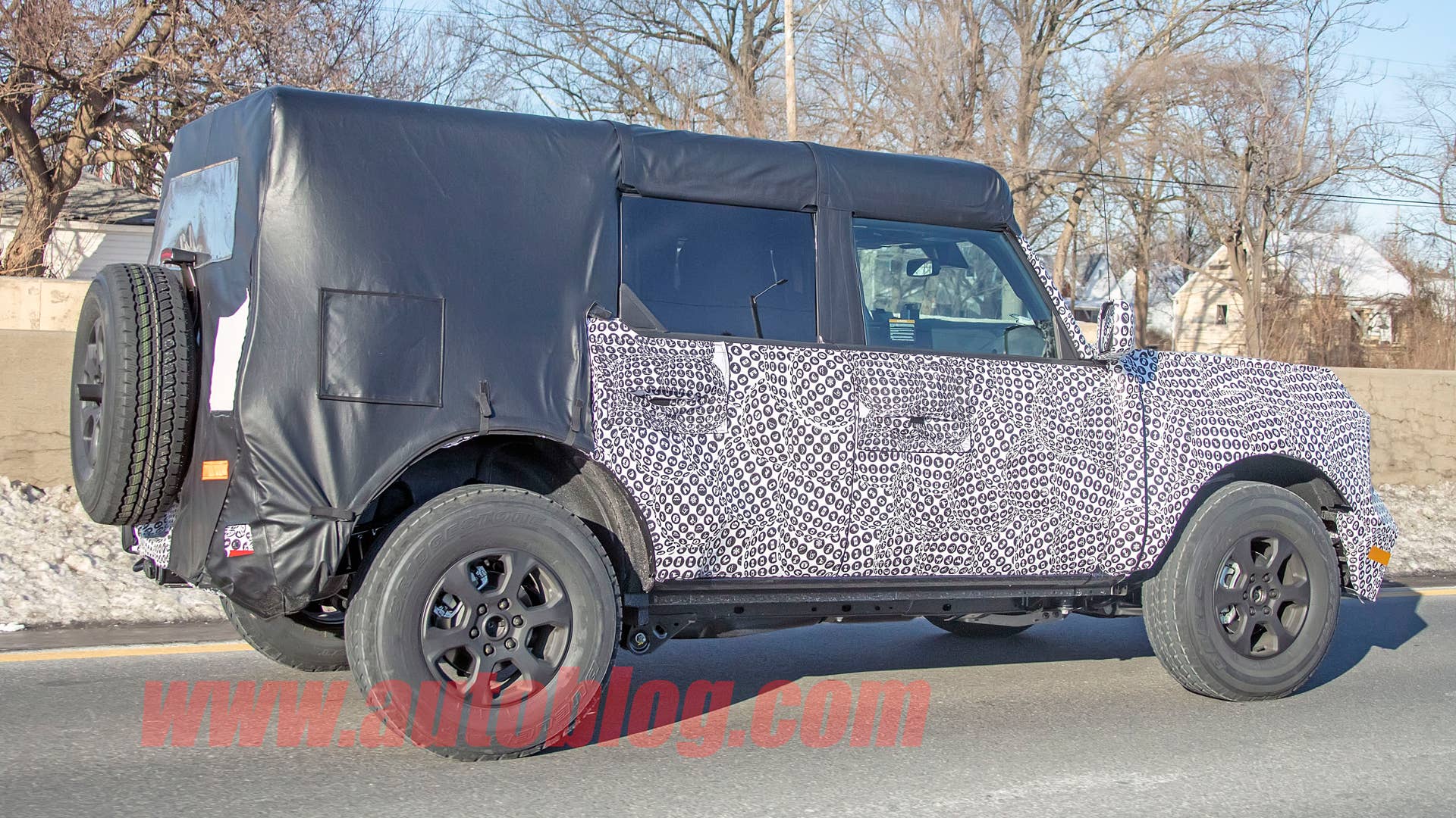 2021 Ford Bronco close-ups reveal suspension and removable roof