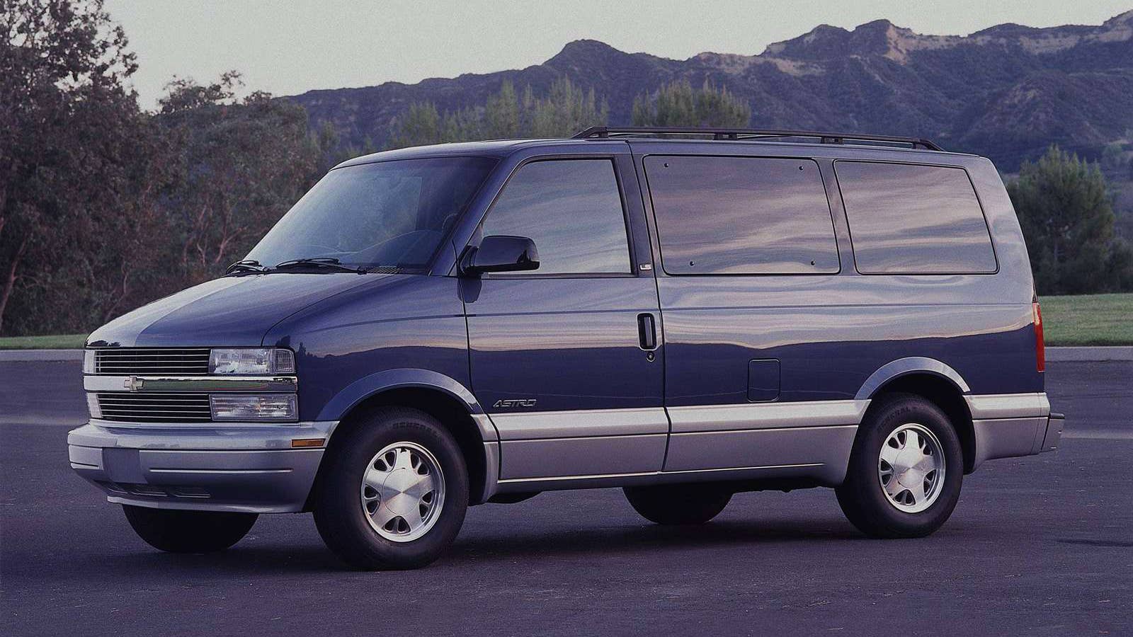 Should Chevrolet Revive the Astro Van on the Colorado’s Body-On-Frame ...