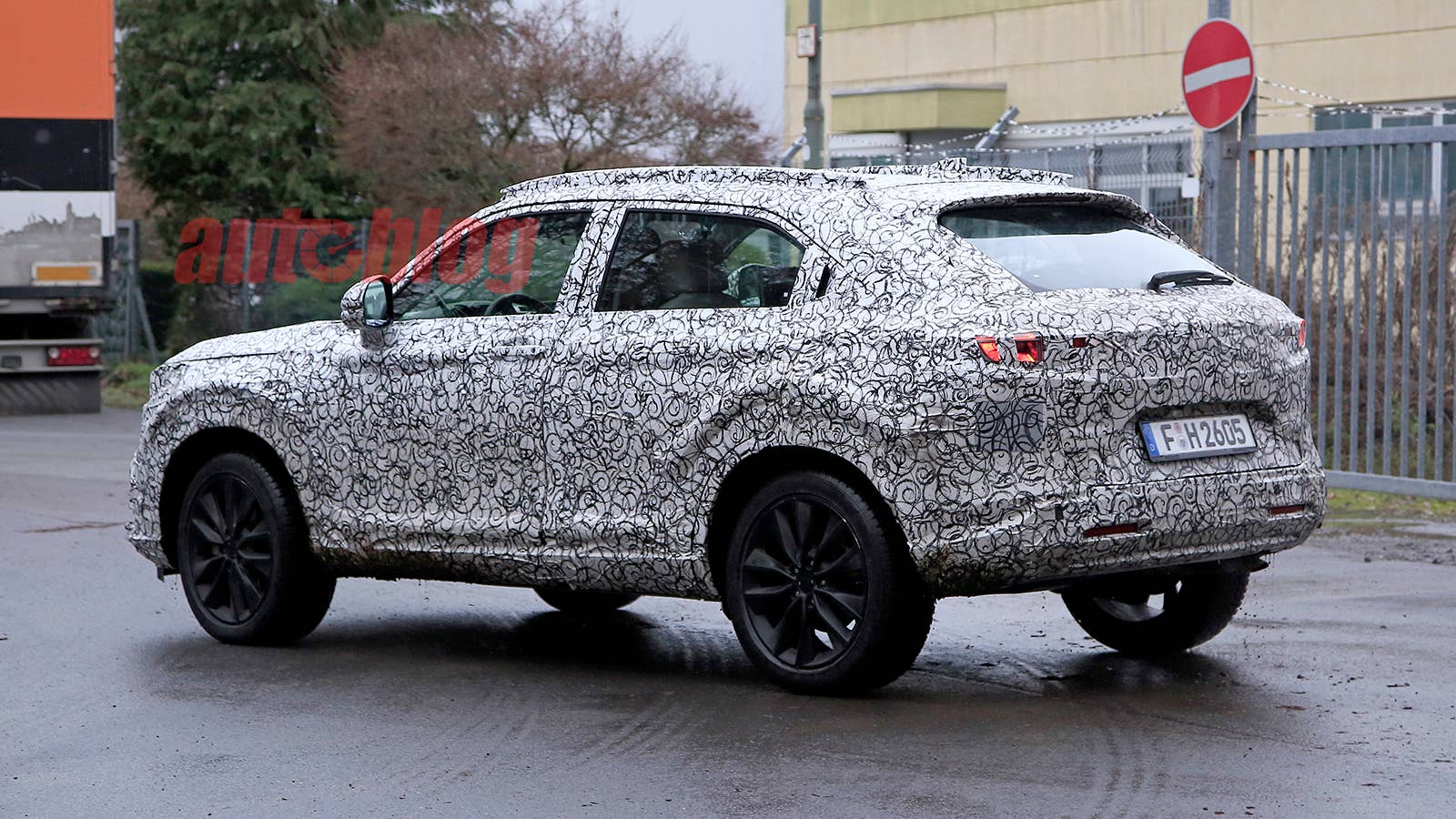 Next-generation Honda HR-V spy photos reveal major redesign - Autoblog