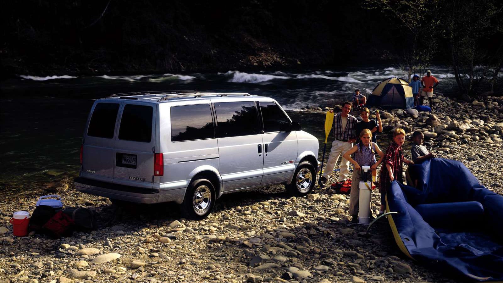 Should Chevrolet Revive the Astro Van on the Colorado’s Body-On-Frame ...