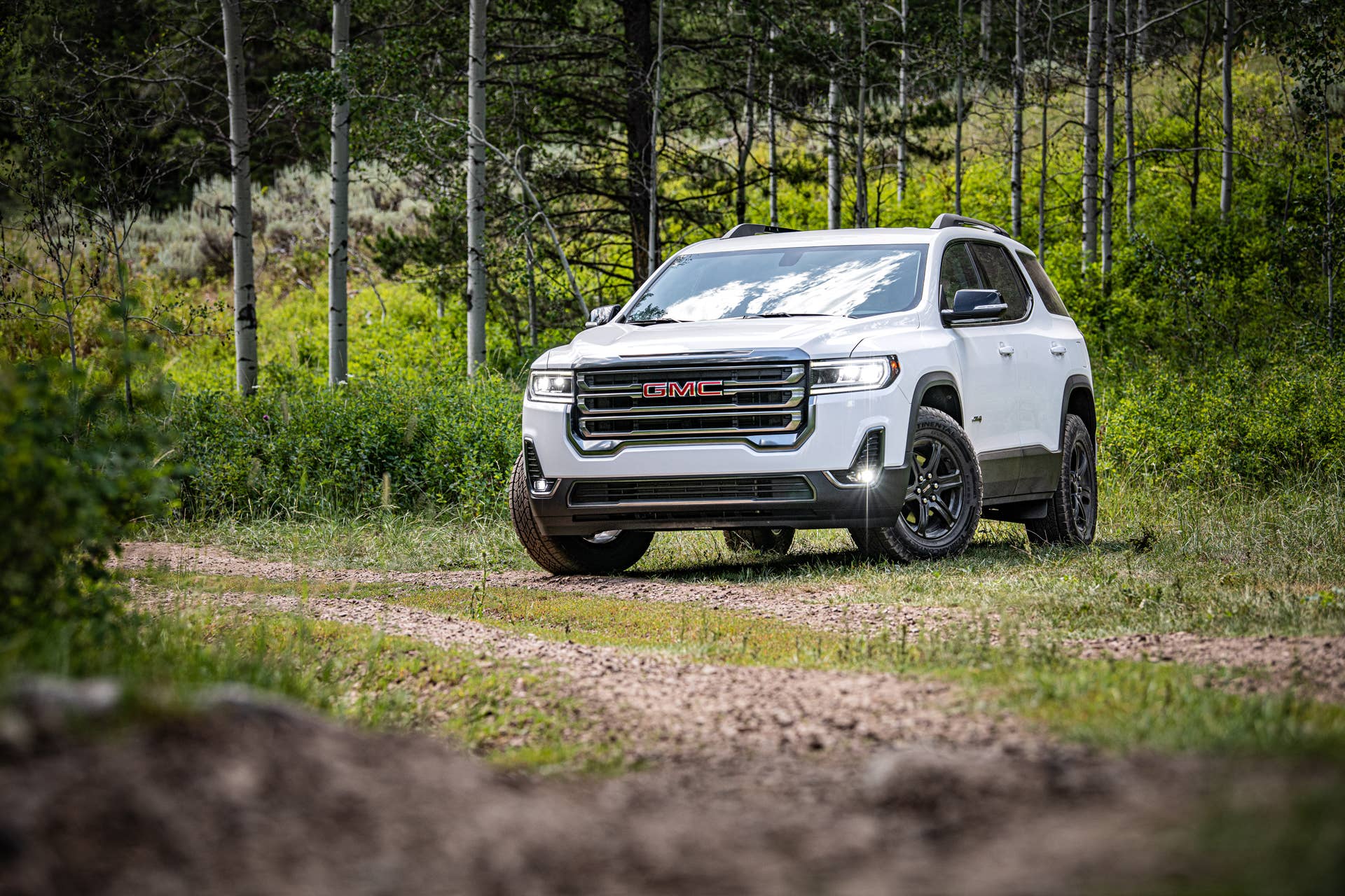 2020 GMC Acadia AT4 Review | A soft-roader in steel-toed boots