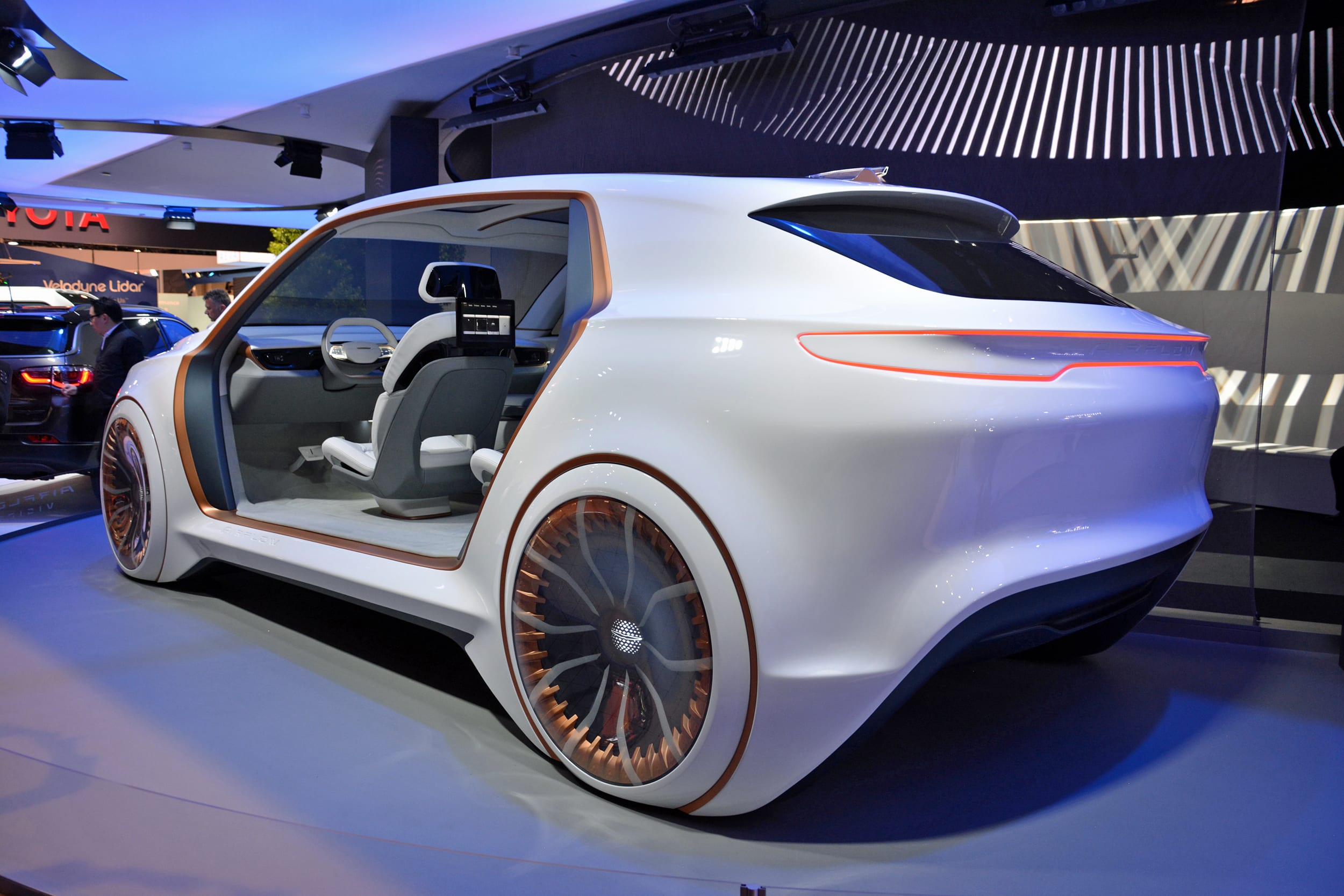 Chrysler Airflow Vision concept pairs today's platform with yesterday's ...