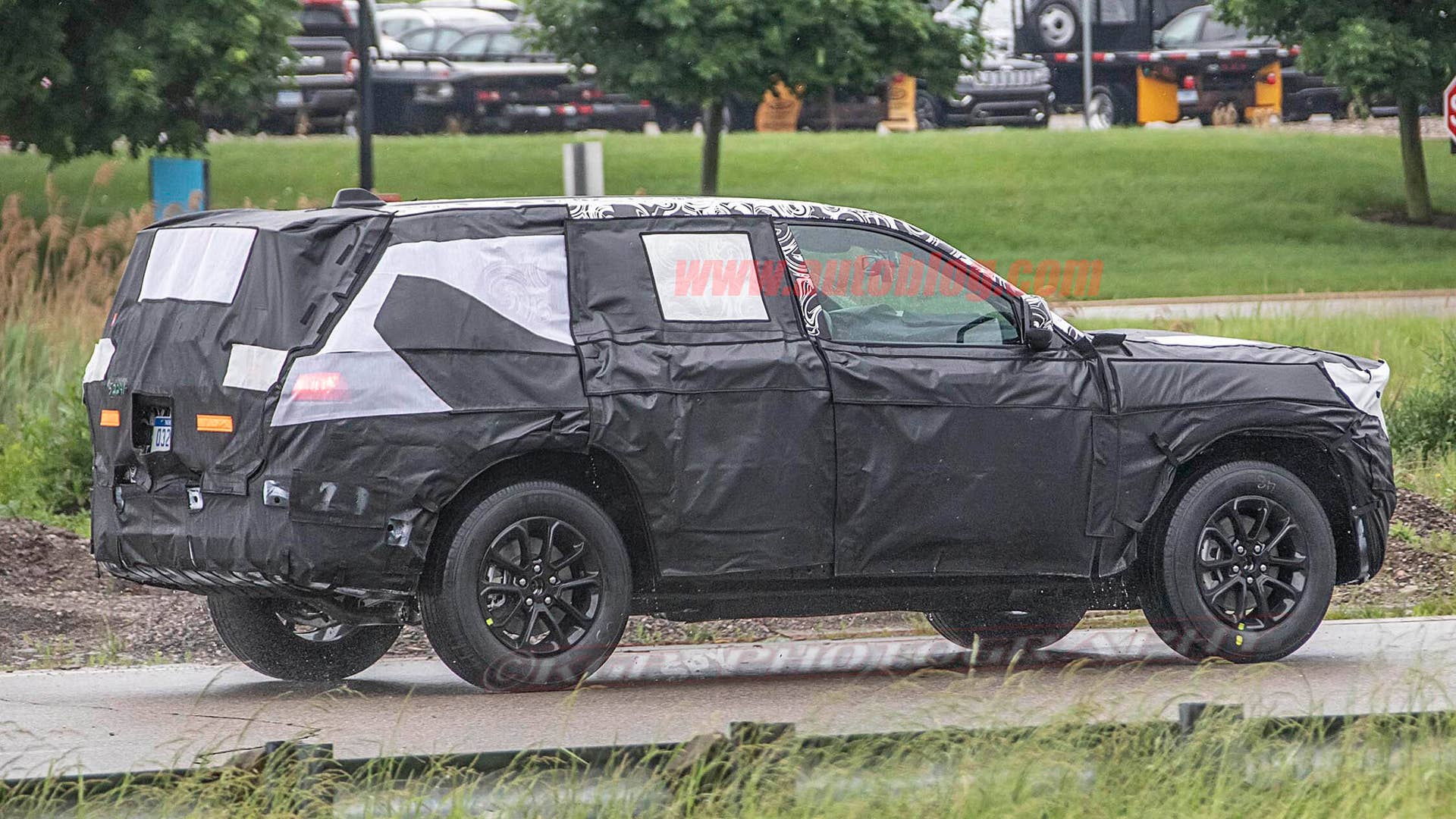 Next-gen Jeep Grand Cherokee spied for the first time - Autoblog