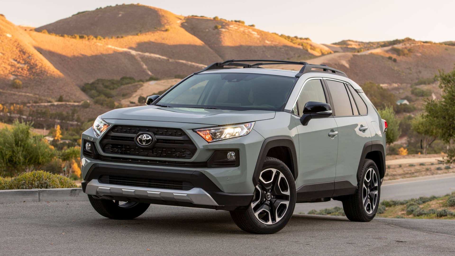 2019 Toyota RAV4 First Drive Review | Definitely not playing it safe ...