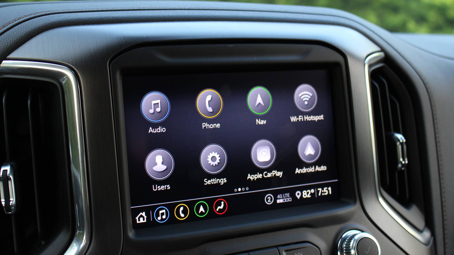 2020 GMC Sierra 1500 Interior Driveway Test | Still lagging behind ...