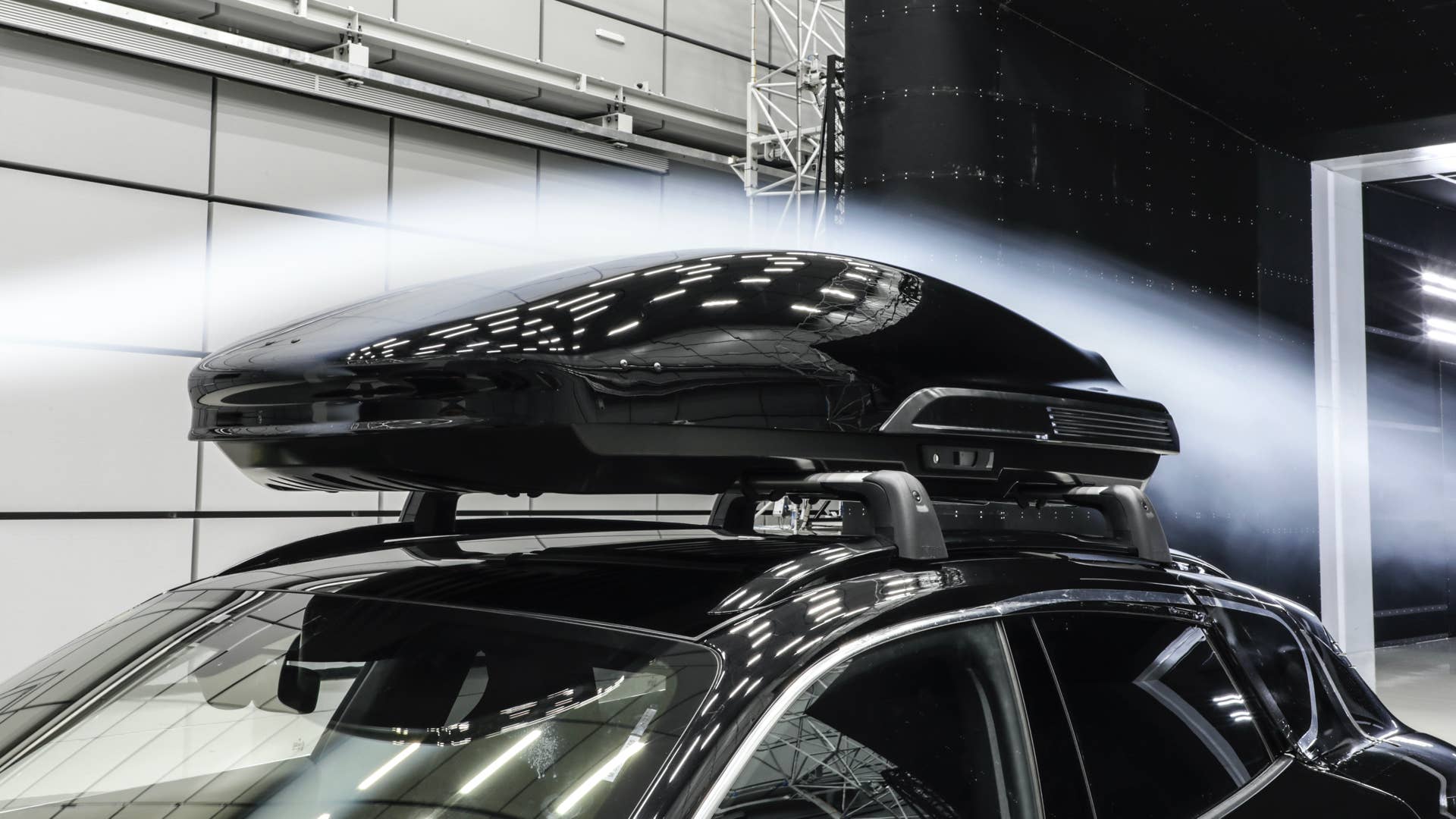 Porsche develops a Performance roof box, good for speeds up to 124 mph ...