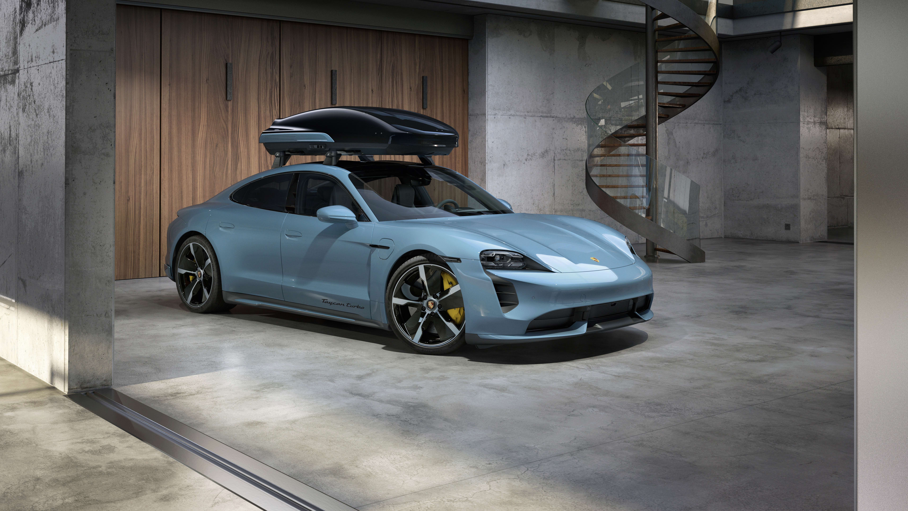 Porsche develops a Performance roof box, good for speeds up to 124 mph ...
