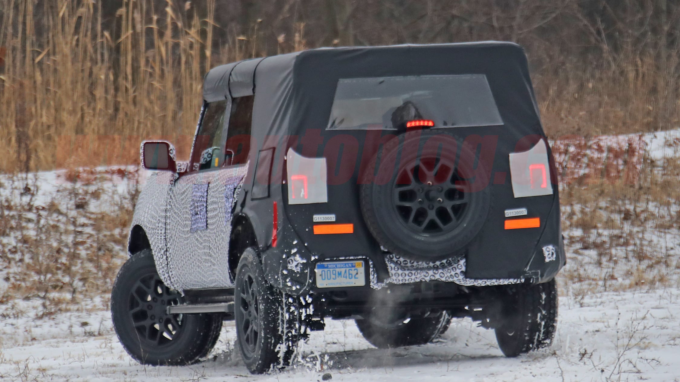 2021 Ford Bronco spy shots reveal its boxy, Jeep-like body - Autoblog