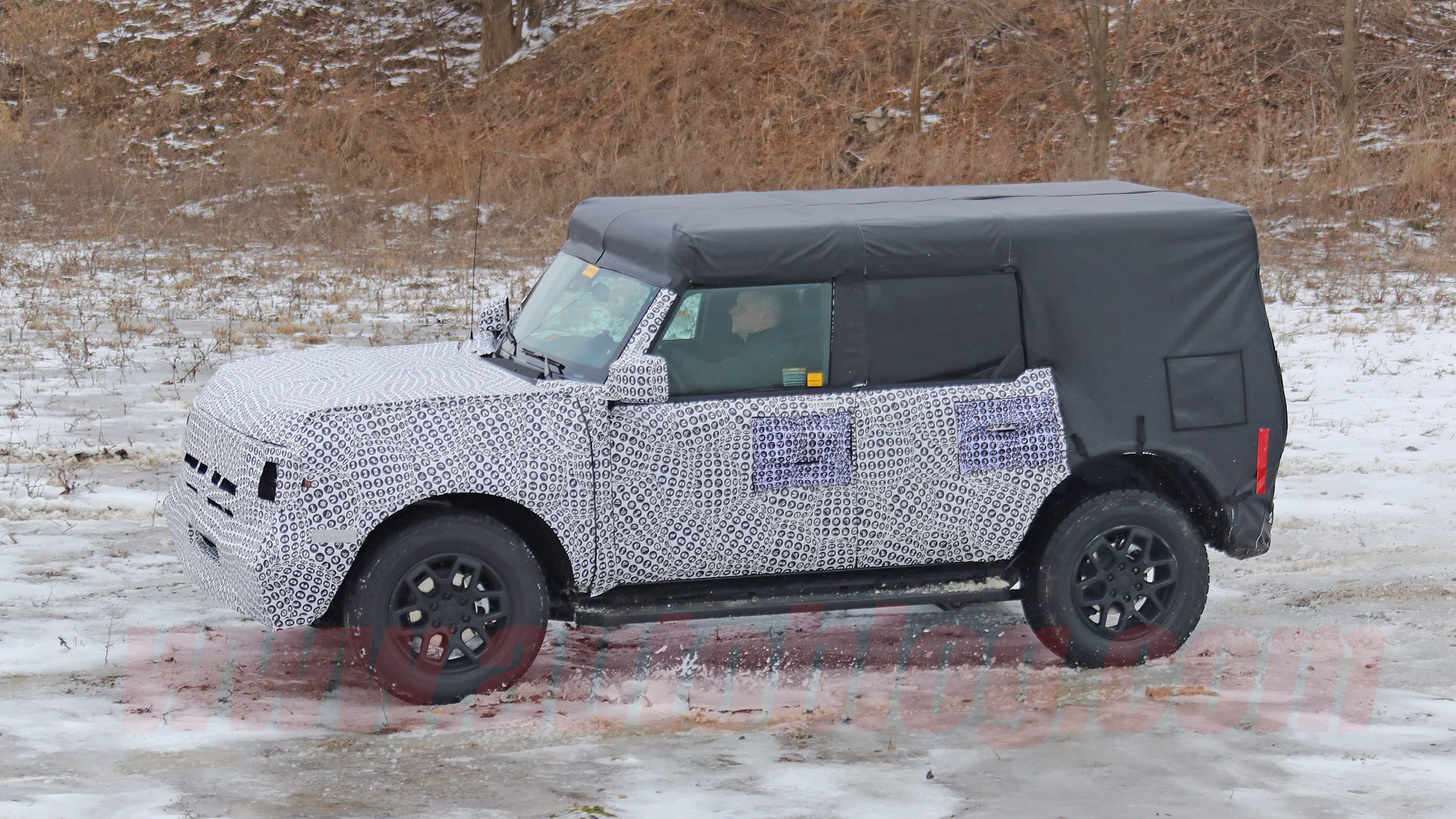 2021 Ford Bronco spy shots reveal its boxy, Jeep-like body - Autoblog
