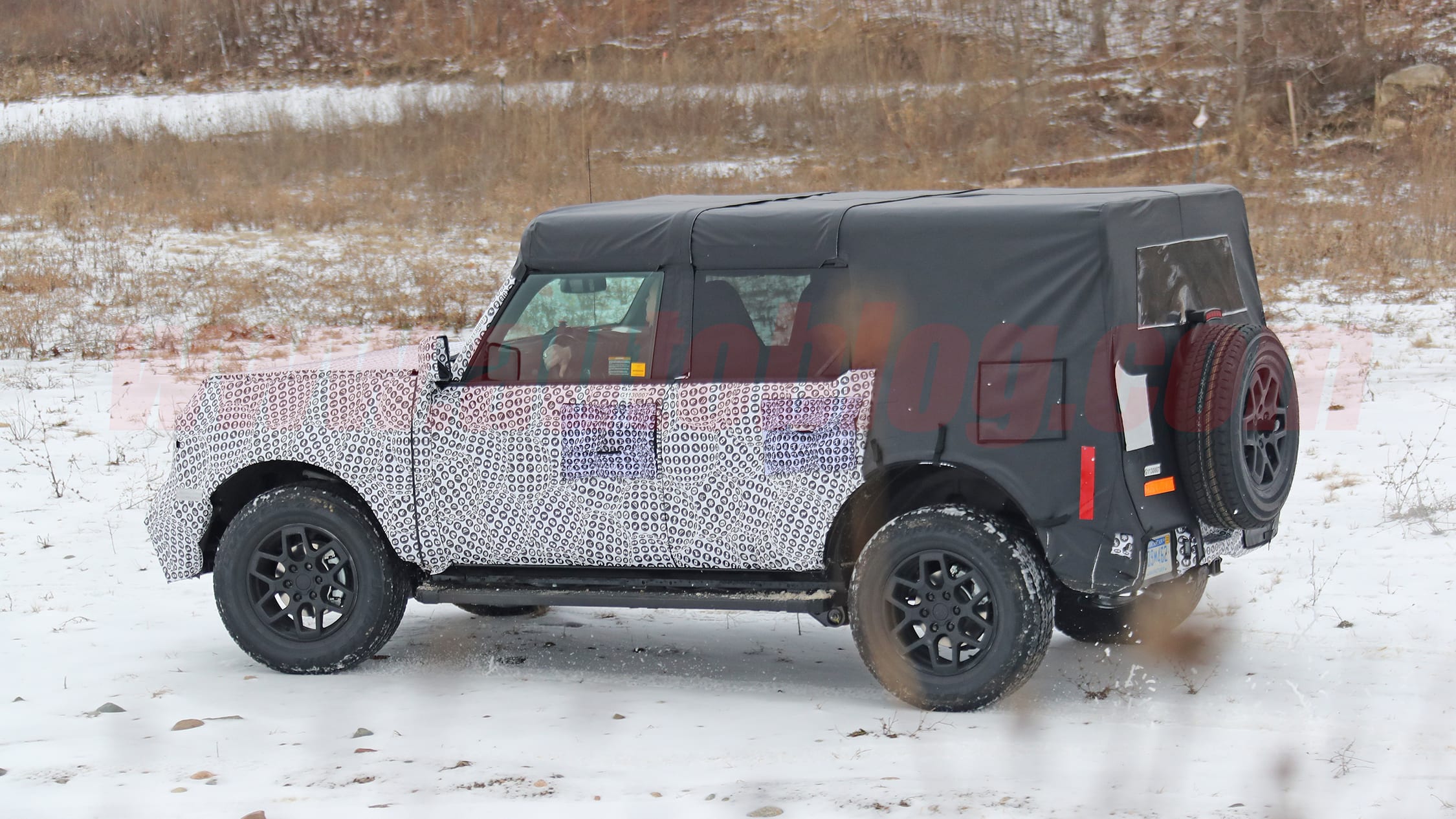 2021 Ford Bronco spy shots reveal its boxy, Jeep-like body - Autoblog