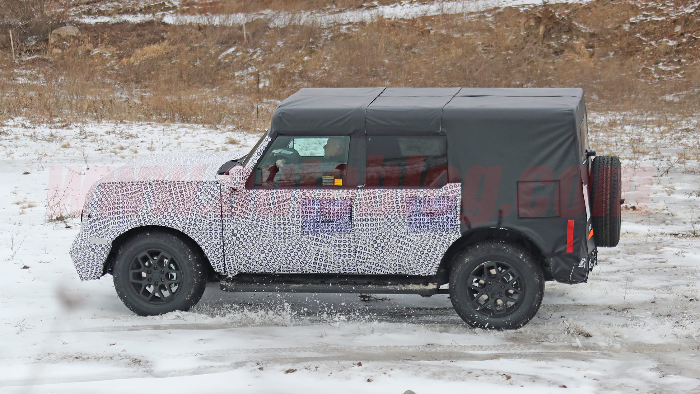 2021 Ford Bronco spy shots reveal its boxy, Jeep-like body - Autoblog