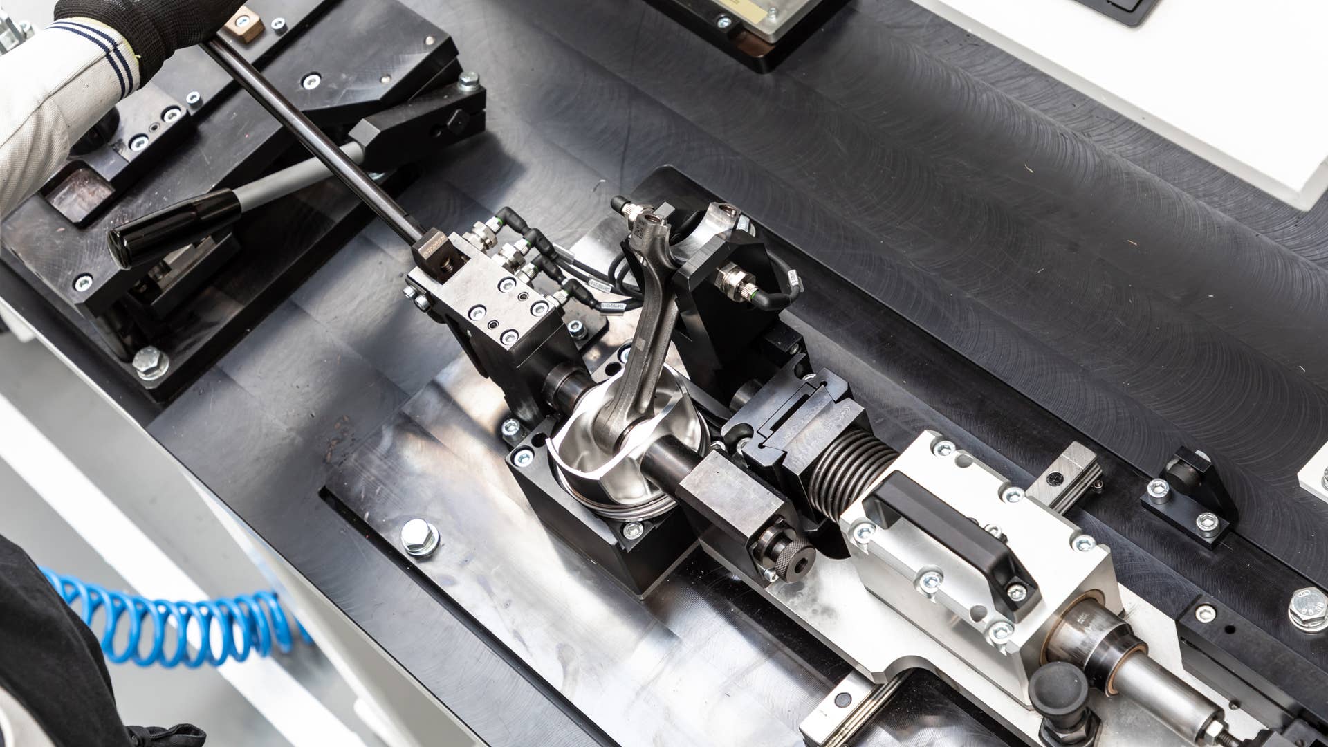 The Maserati MC20's new Nettuno V6 is a high-tech showpiece - Autoblog
