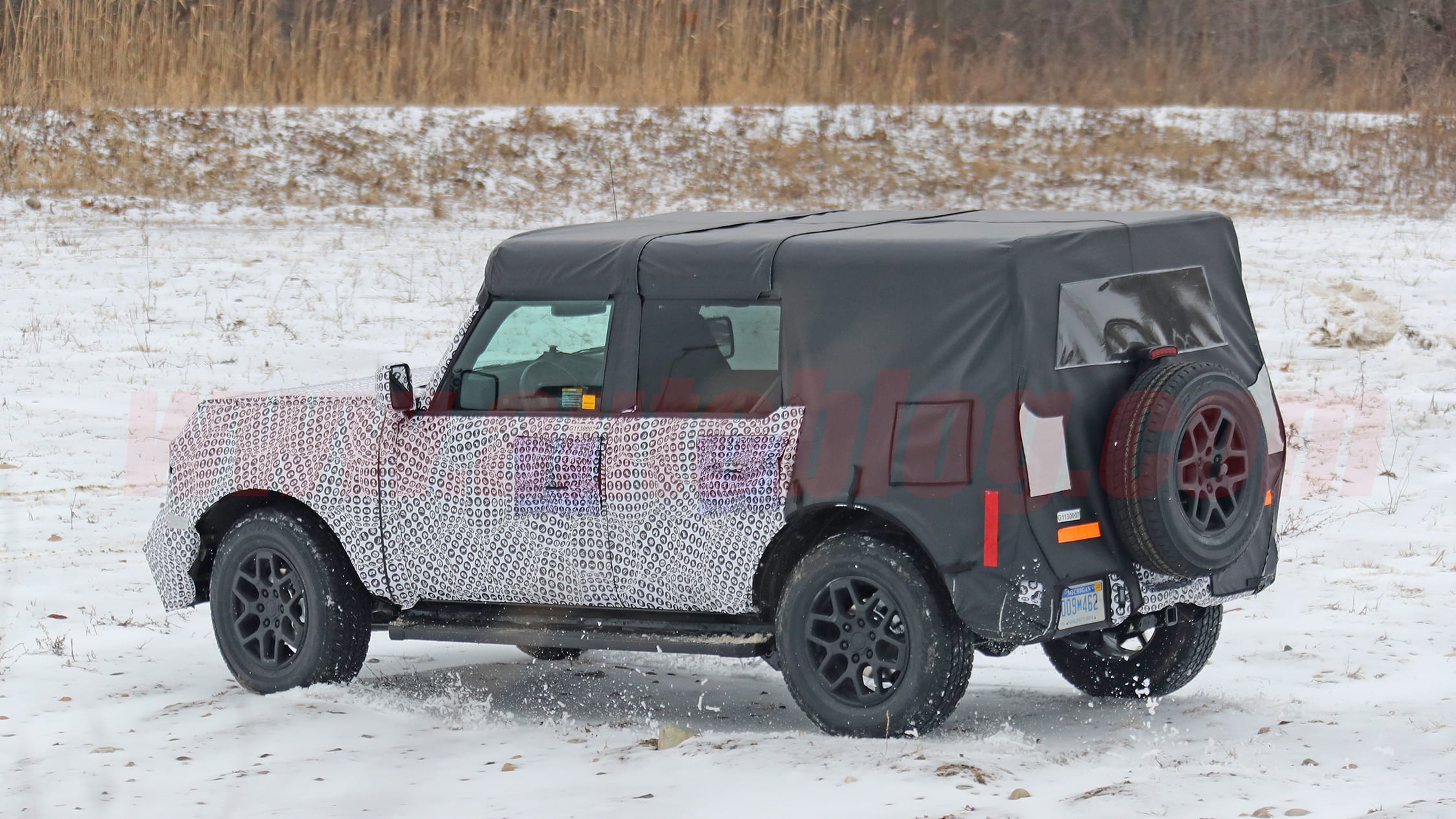 2021 Ford Bronco spy shots reveal its boxy, Jeep-like body - Autoblog