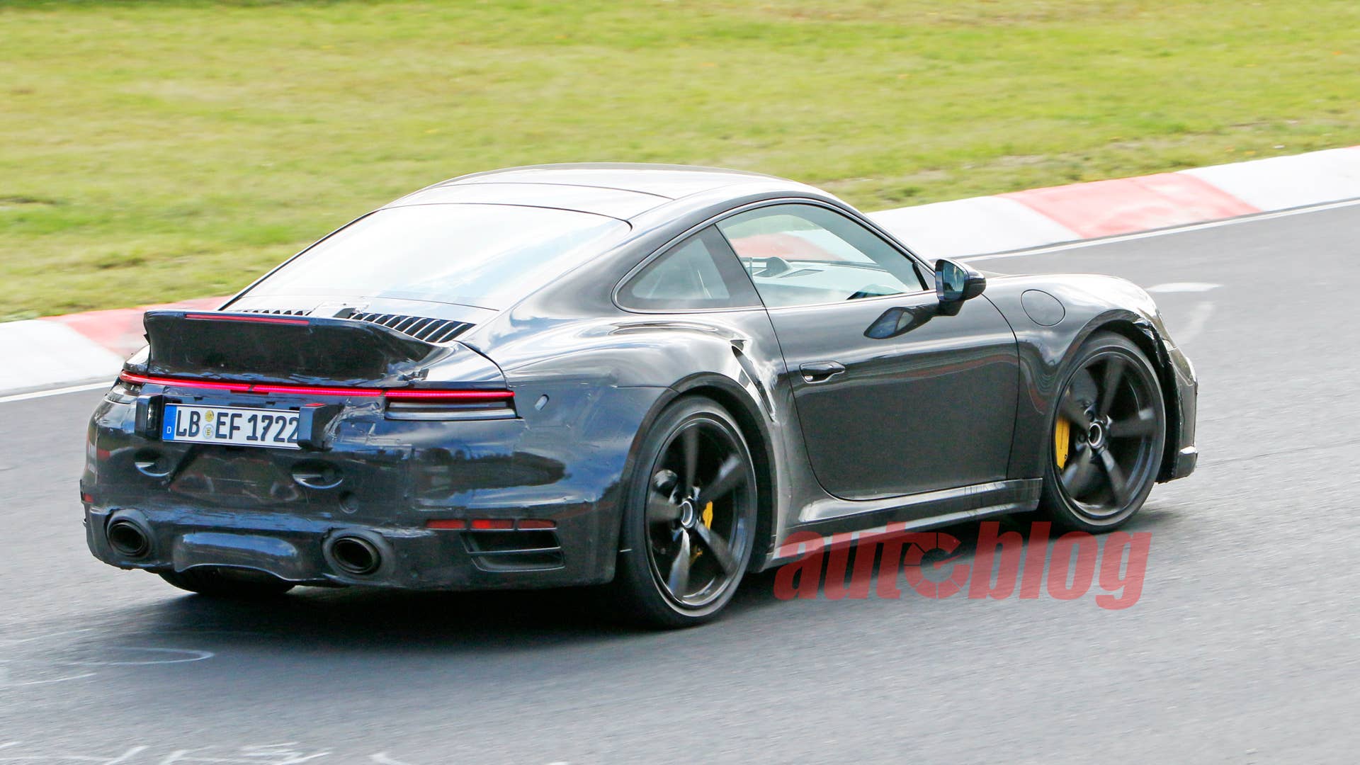 Spy photos show Porsche 911 Turbo ducktail prototype at the 'ring ...