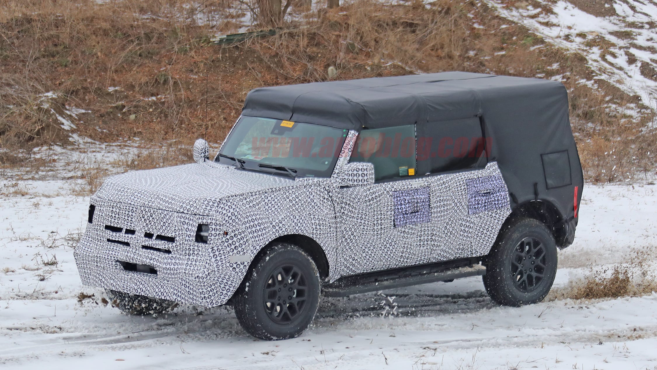 2021 Ford Bronco spy shots reveal its boxy, Jeep-like body - Autoblog
