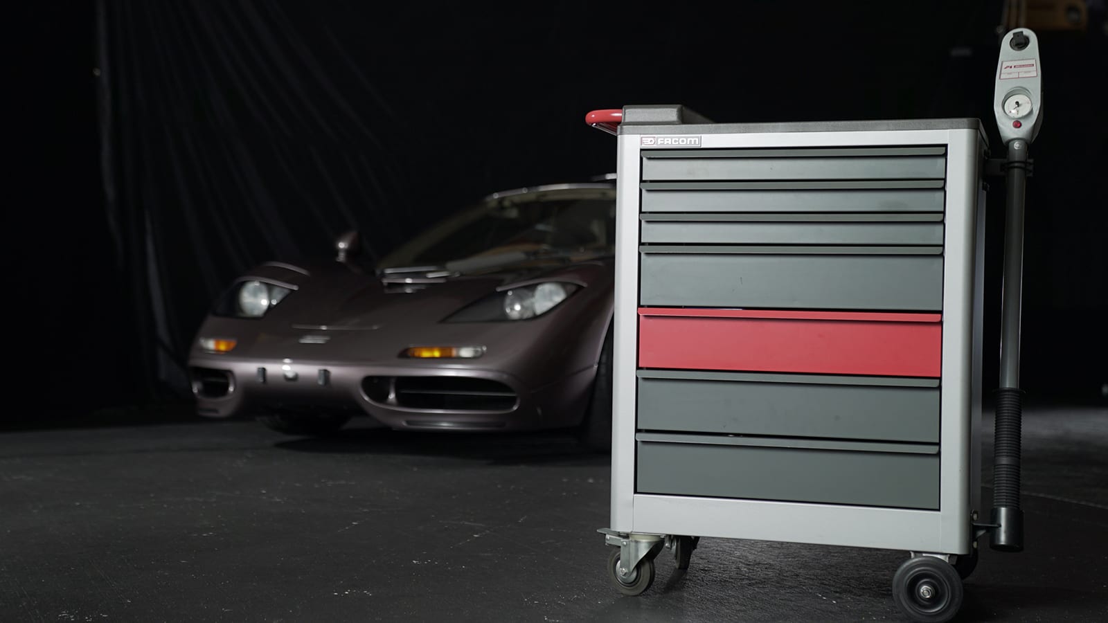 UPDATE: 1995 McLaren F1 with only 242 miles sets record auction price ...