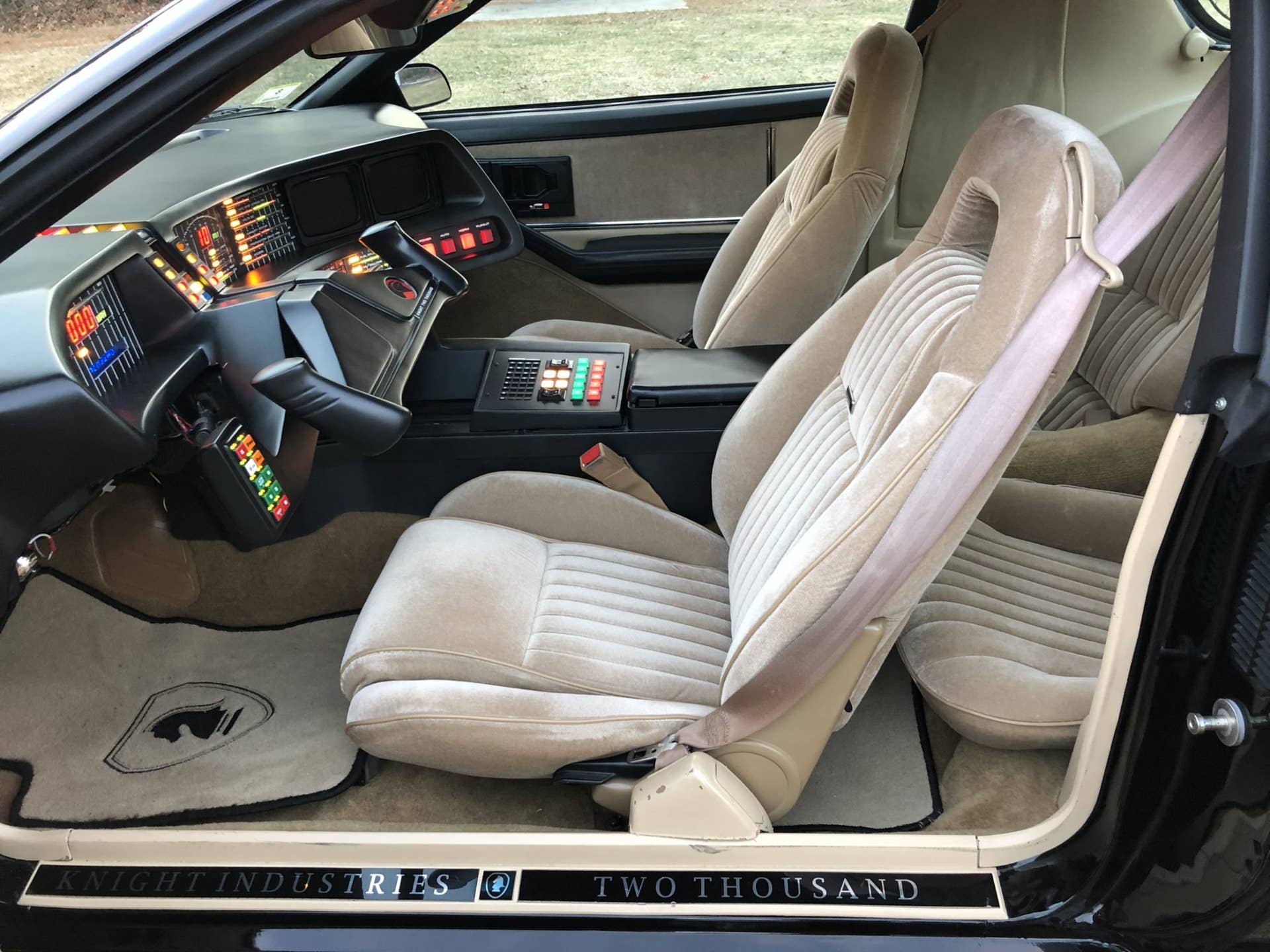 This KITT replica sold at auction for $32,500 - Autoblog