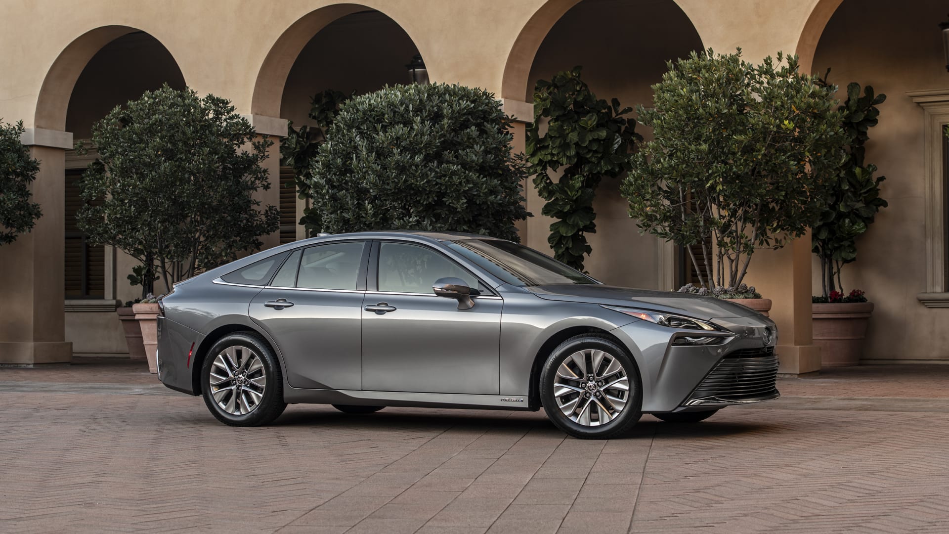 2021 Toyota Mirai First Drive | The sequel is far better - Autoblog