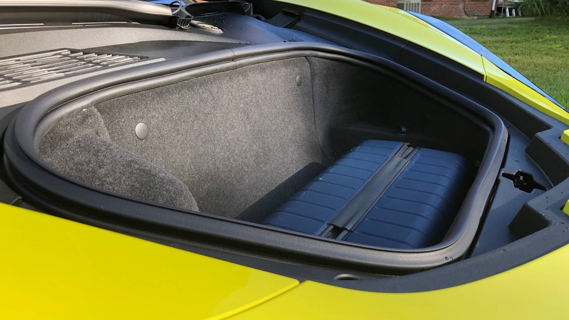 2020 Chevrolet Corvette Luggage Test | What can't the C8 do? - Autoblog
