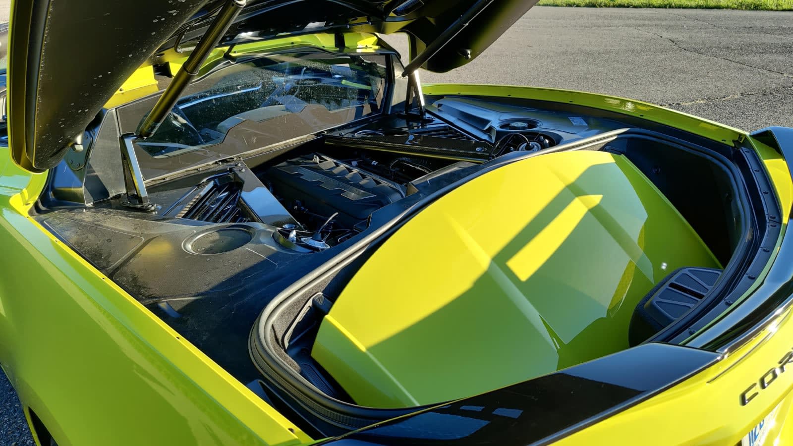 2020 Chevrolet Corvette Luggage Test | What can't the C8 do? - Autoblog