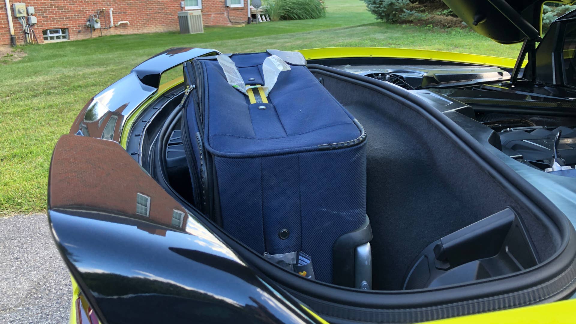 2020 Chevrolet Corvette Luggage Test | What can't the C8 do? - Autoblog