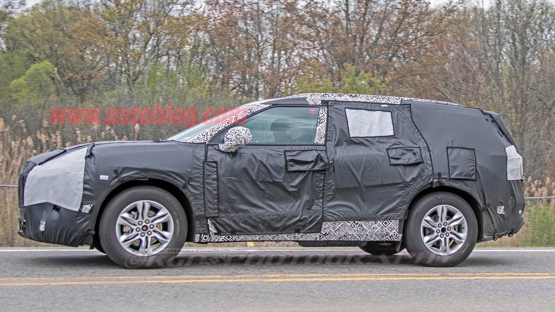 Chevy Blazer spied in three-row guise - Autoblog