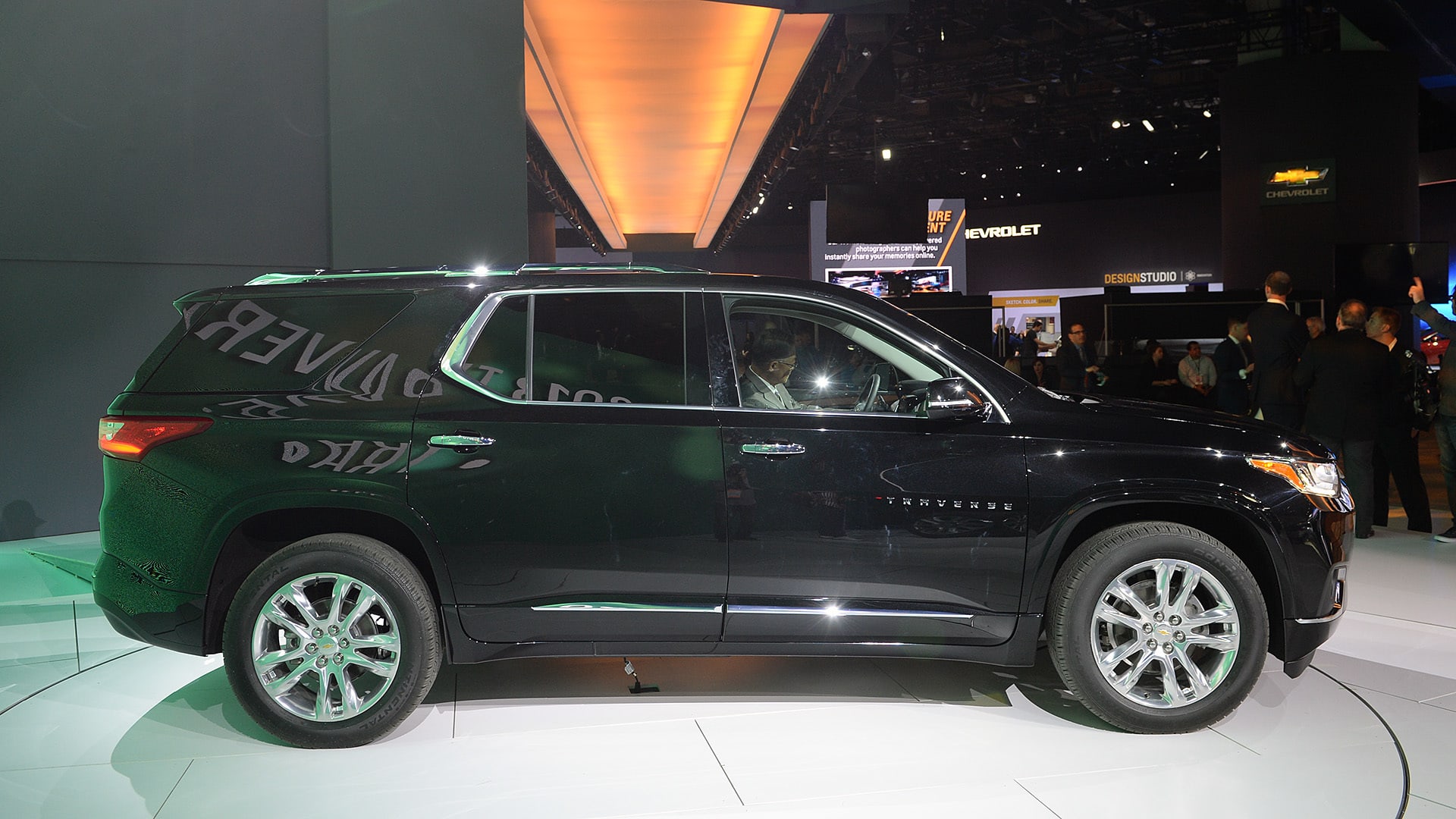 2018 Chevy Traverse pricing released; new design, new features, costs a ...