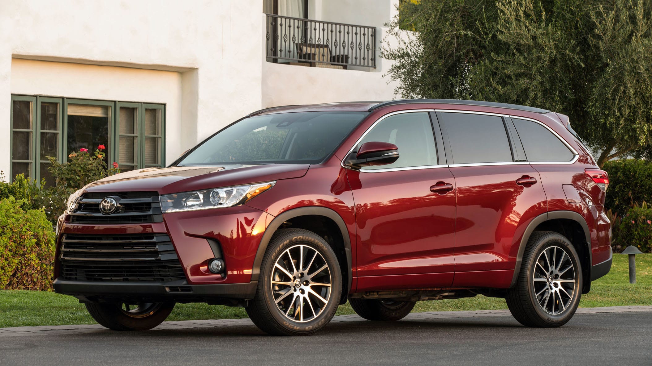 2018 Toyota Highlander Buying Guide | A popular 3-row crossover ...