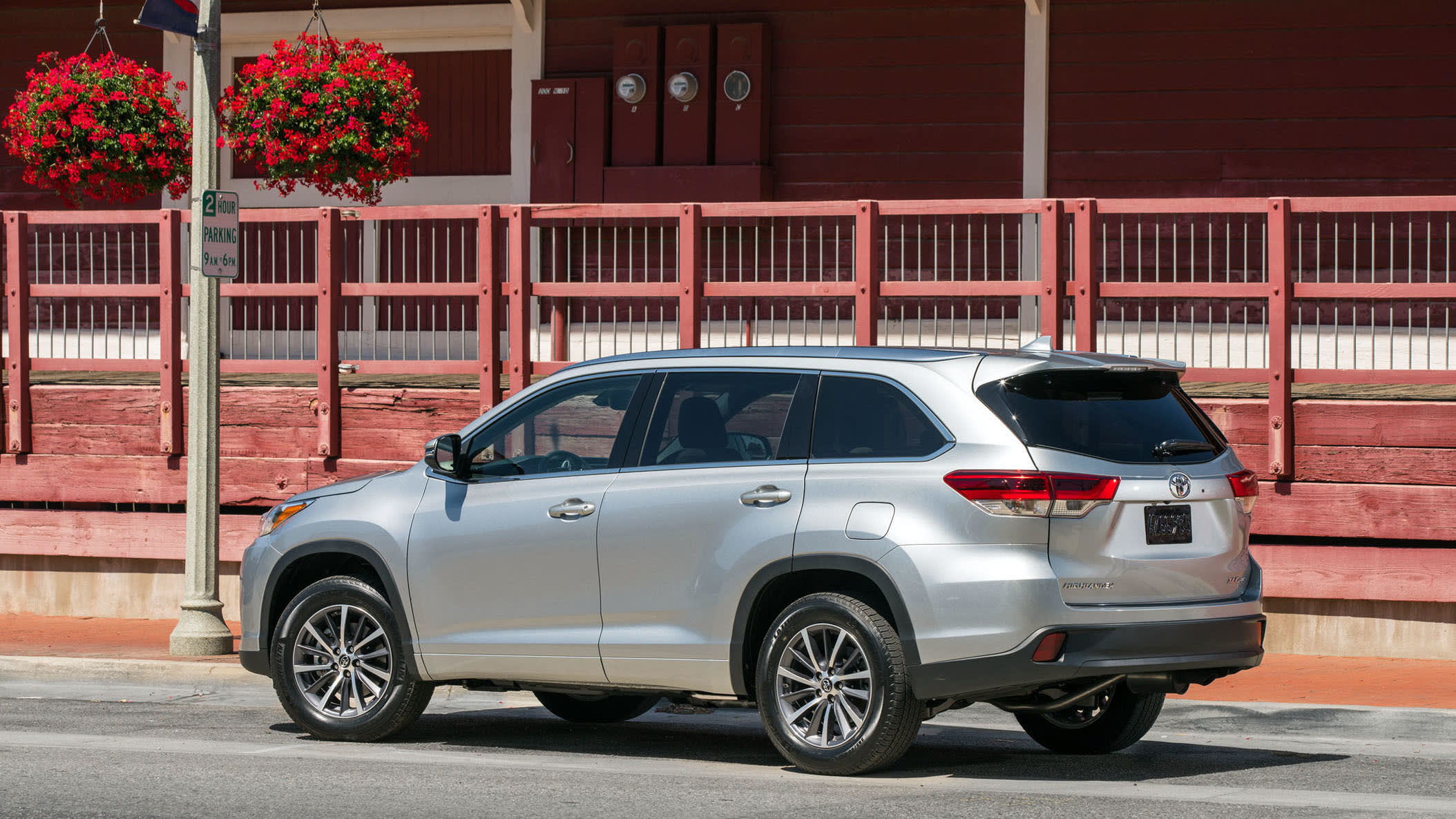 2018 Toyota Highlander Buying Guide | A popular 3-row crossover ...