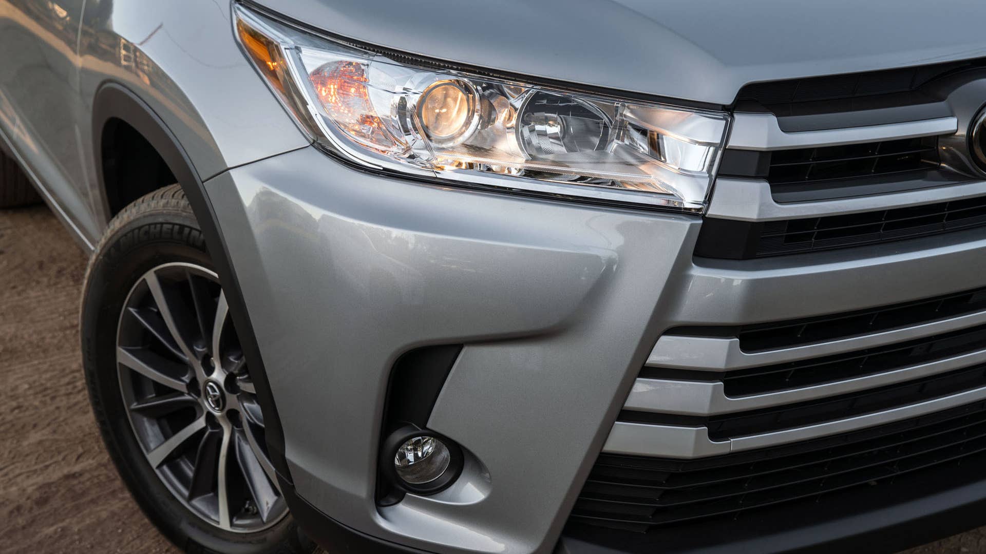 2018 Toyota Highlander Buying Guide | A popular 3-row crossover ...