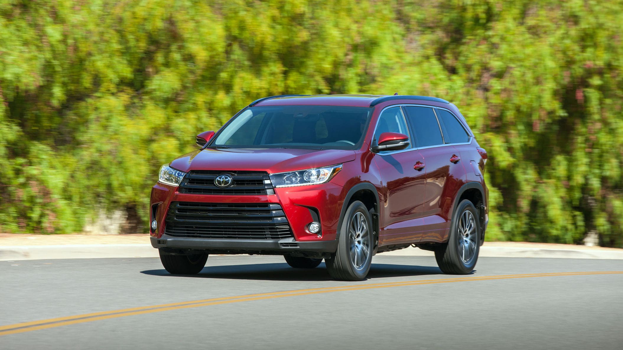 2018 Toyota Highlander Buying Guide | A popular 3-row crossover ...