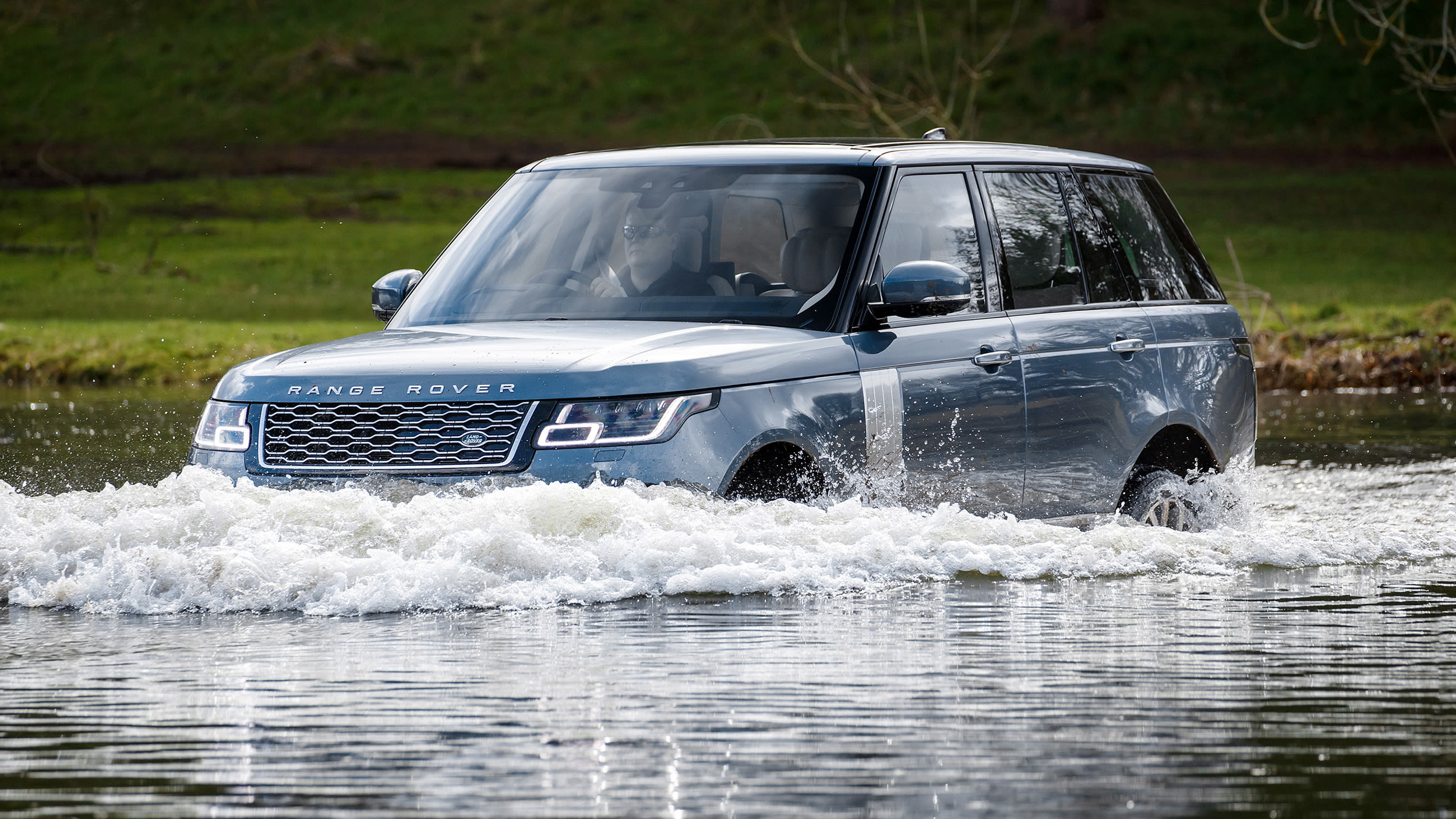 2019 Range Rover 400e PHEV First Drive Review | Elegant SUV for a more ...