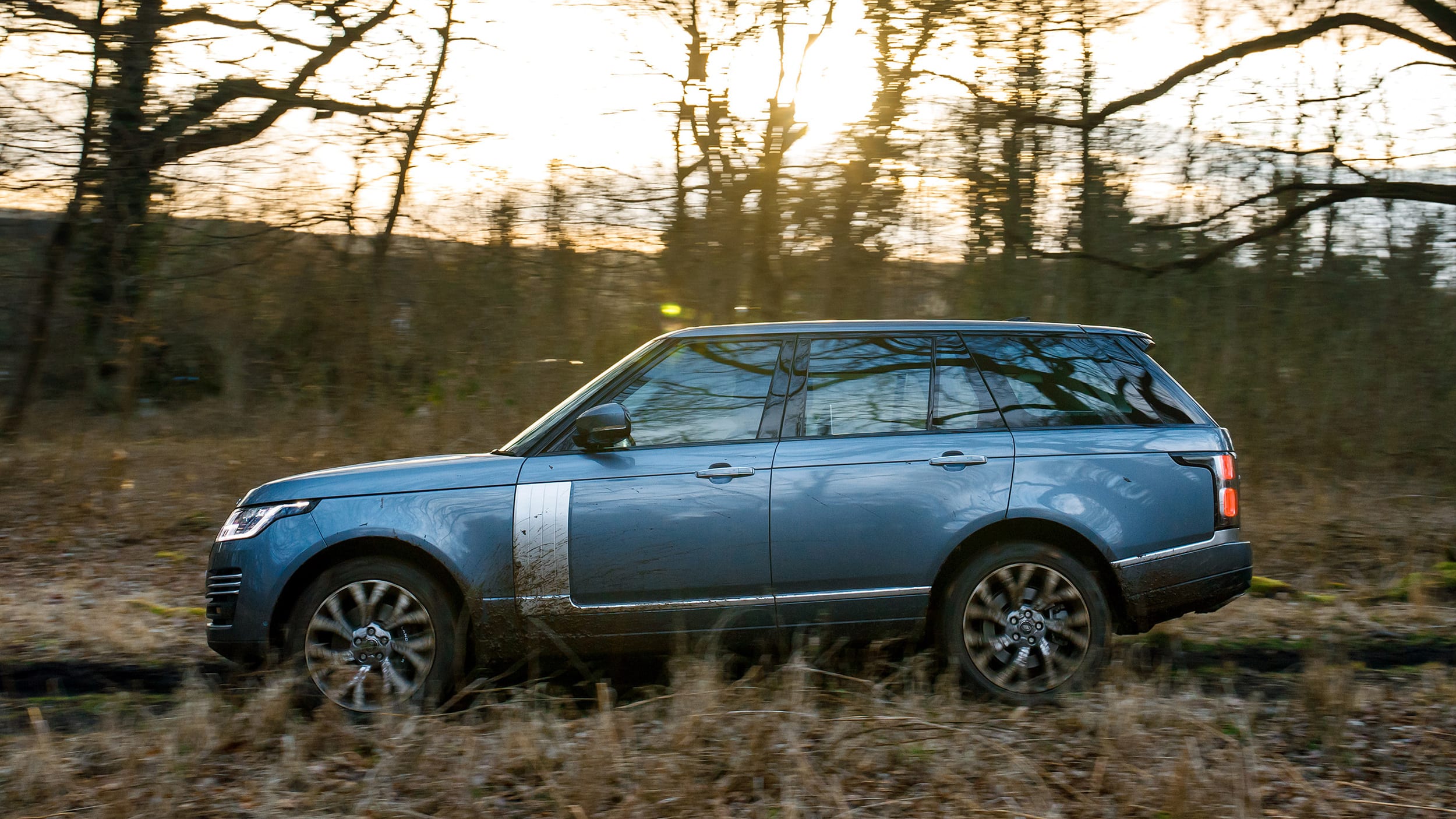 2019 Range Rover 400e PHEV First Drive Review | Elegant SUV for a more ...