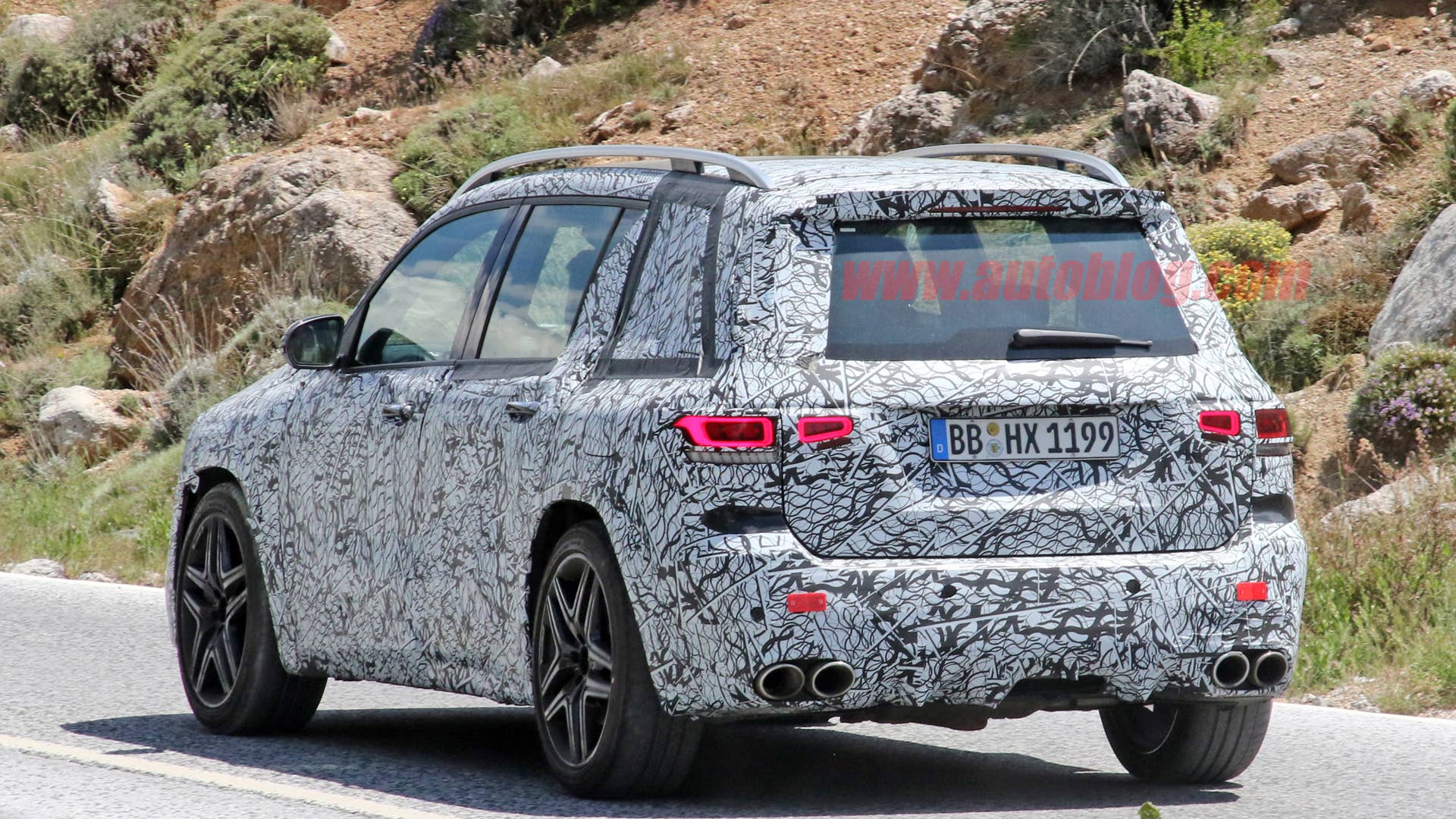 Mercedes-AMG GLB 45 spied in the sun - Autoblog